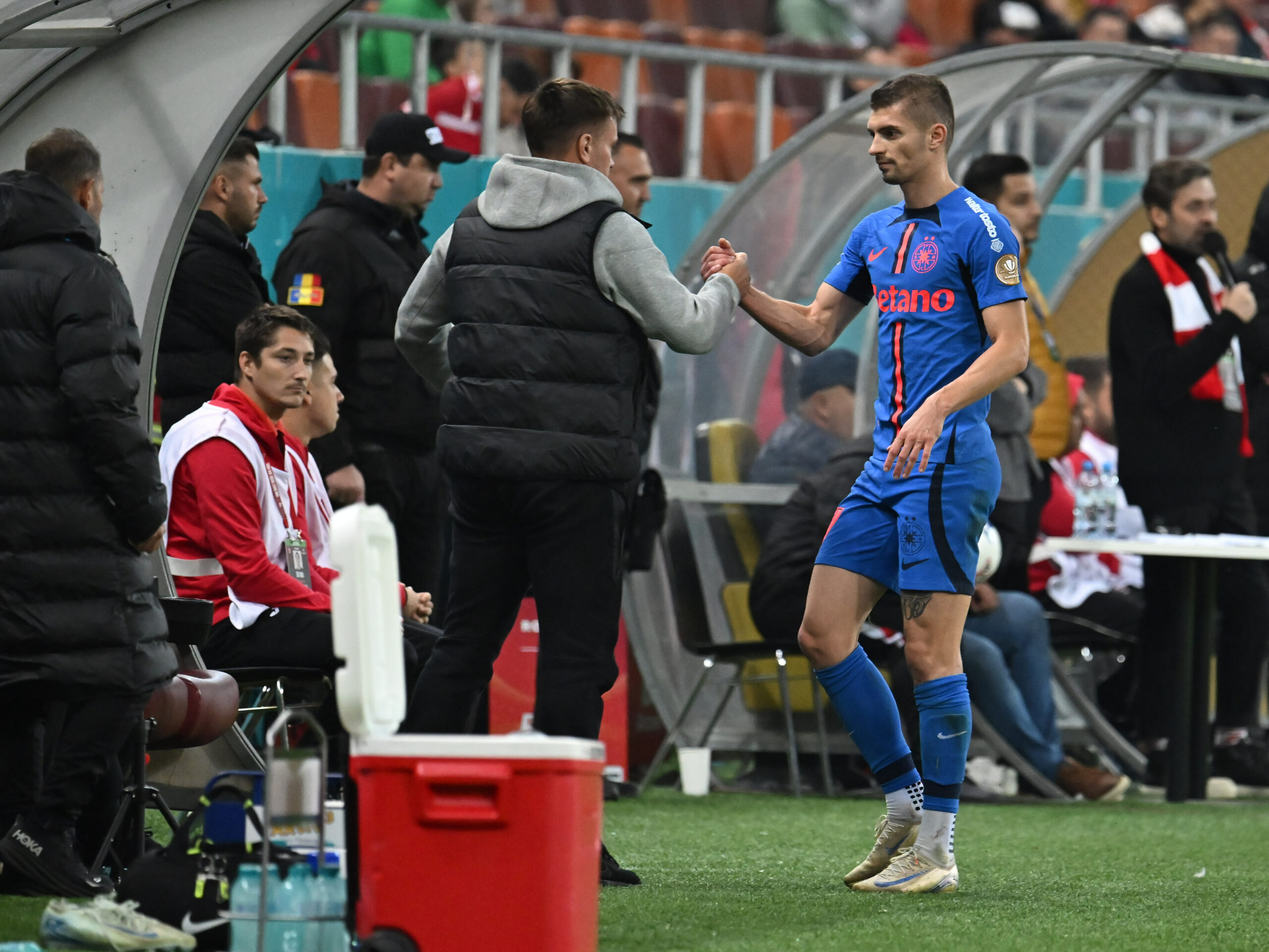 FCSB se apără după insinuările de dopaj lansate de Marius Șumudică în ...