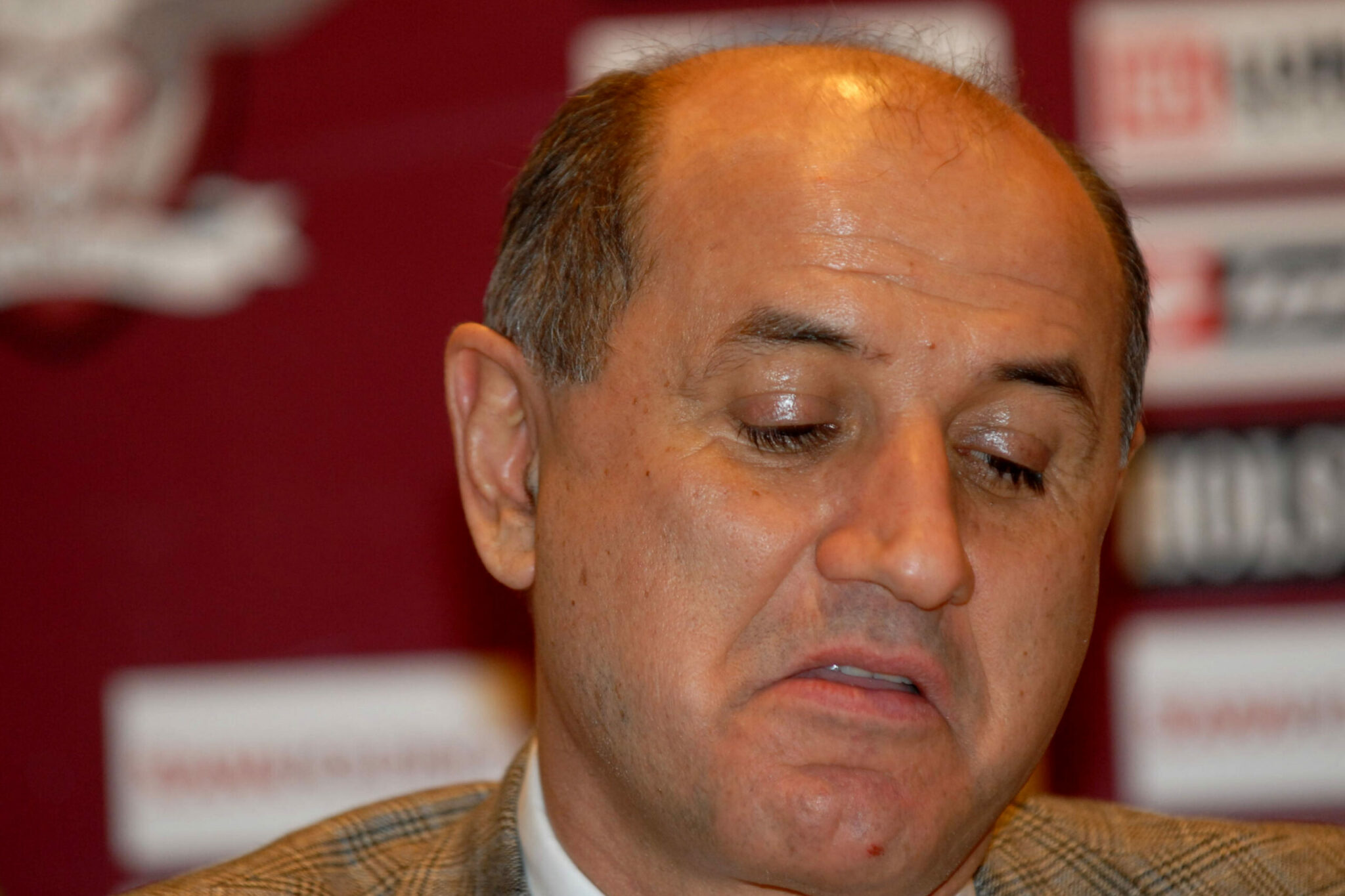 „L-am pus să semneze pe o bucată de hârtie”. Cum s-a asigurat ...