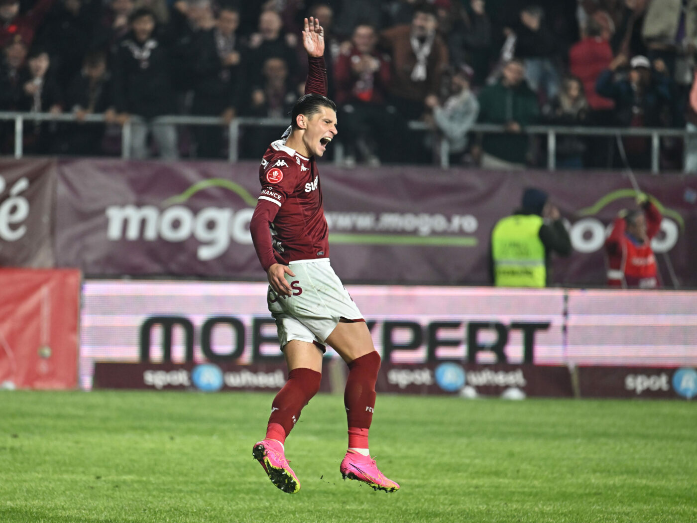 Sfinții Arhangheli Mihail și Gavriil în fotbalul românesc: echipa ...