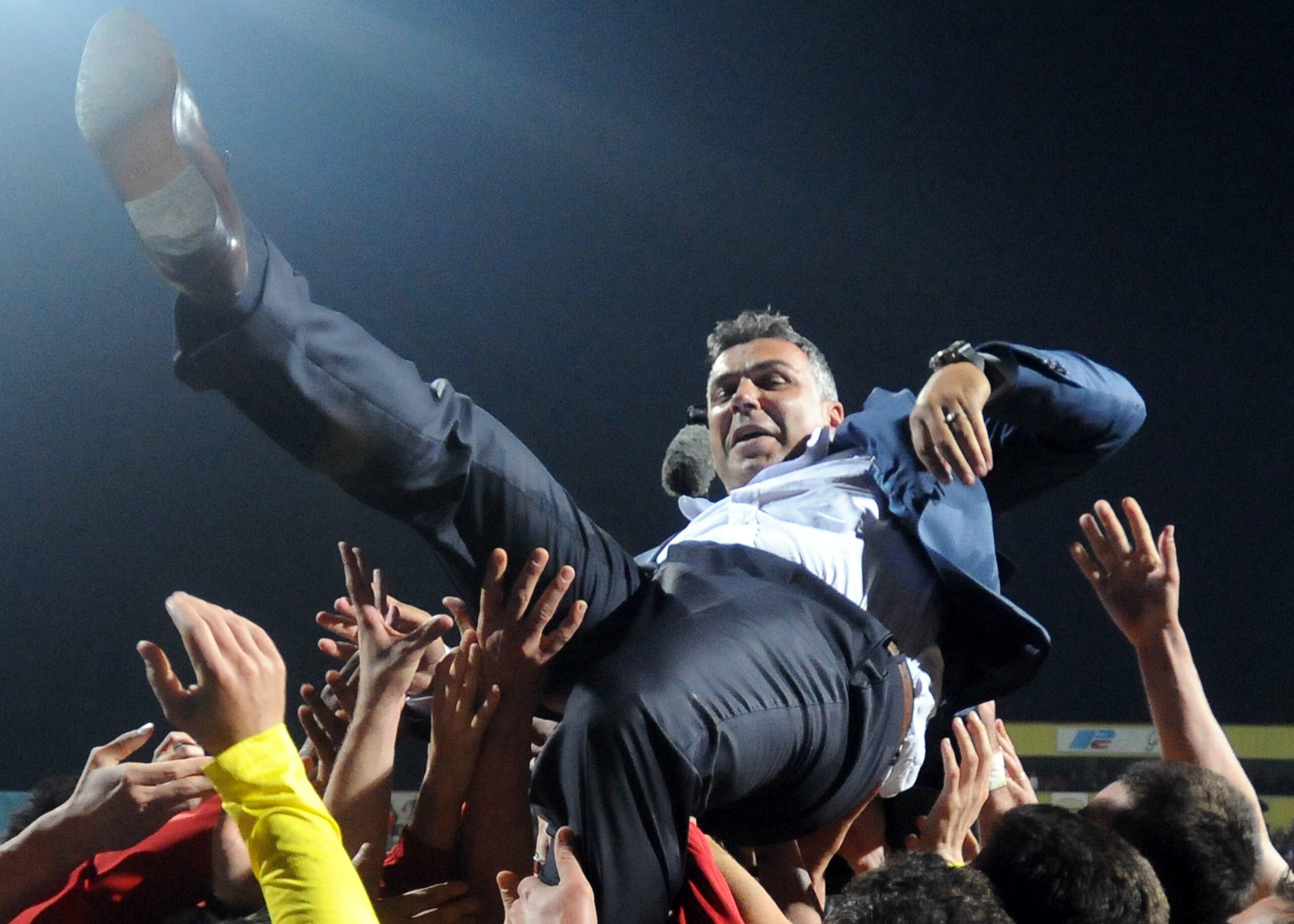 Cosmin Olăroiu e din nou pe cai mari la arabi. Ce a reuşit cu echipa lui