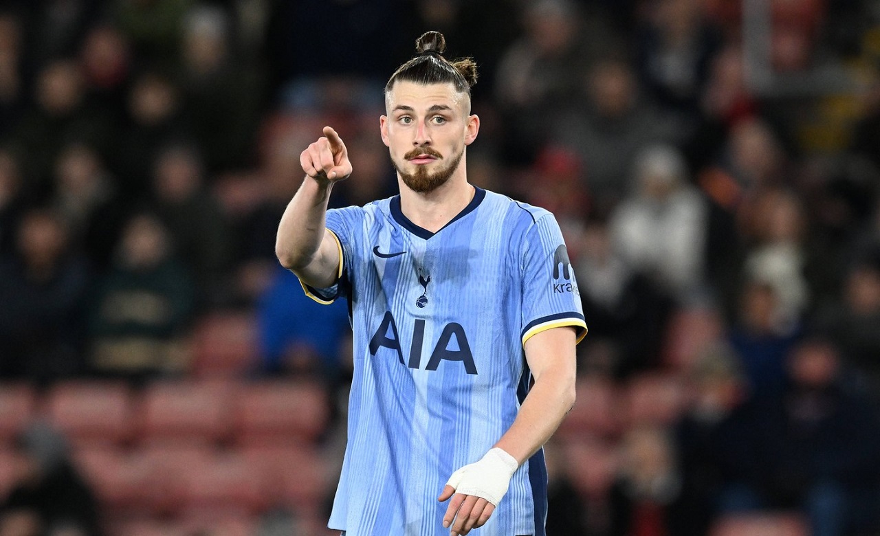 Cum l-au numit englezii pe Radu Drăgușin, după cele 90 de minute fără greșeală din Southampton ...