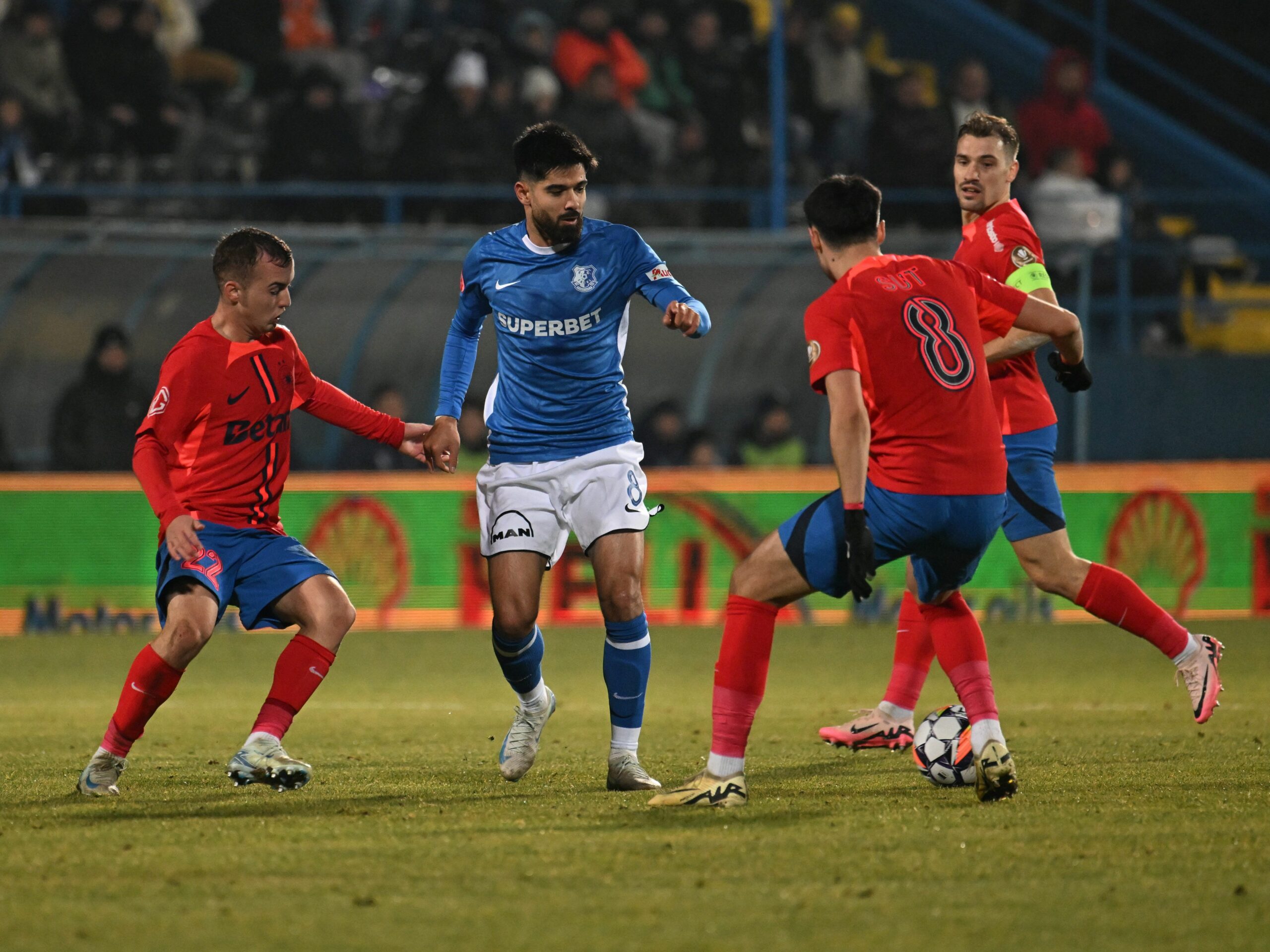 După ce a șters pe jos cu Daniel Bîrligea și Florin Tănase, Gigi Becali ...