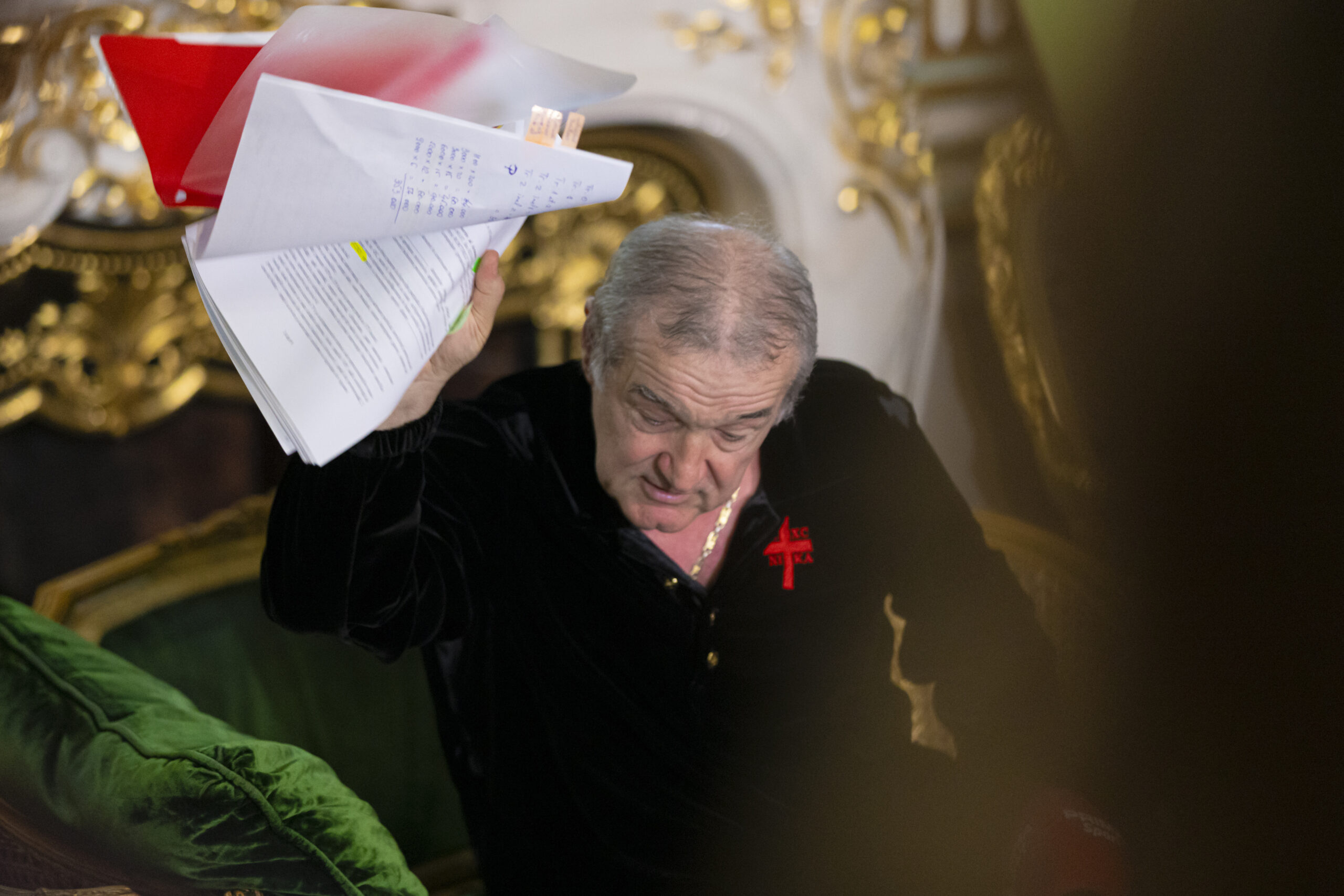 „Mi-a zis Meme că trebuie să-l văd”. Gigi Becali a vorbit despre ...