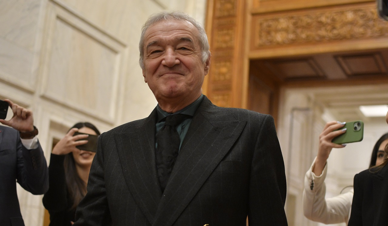 Palatul lui Gigi Becali a fost luat cu asalt. Cu două zile înainte de ...