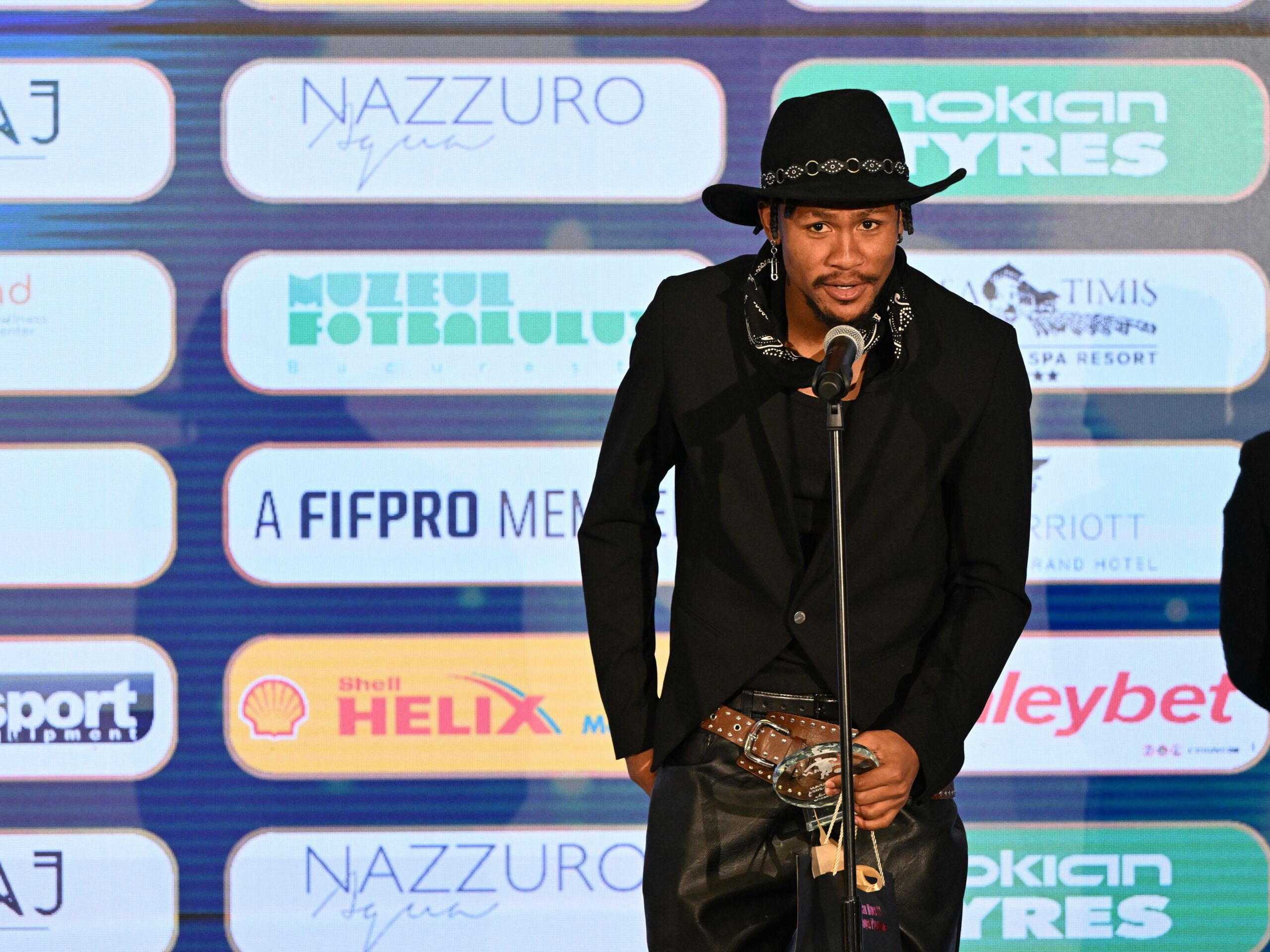 Replica lui Siyabonga Ngezana, după ce Gigi Becali l-a acuzat că s-a dat lovit pentru a sta „cu ...