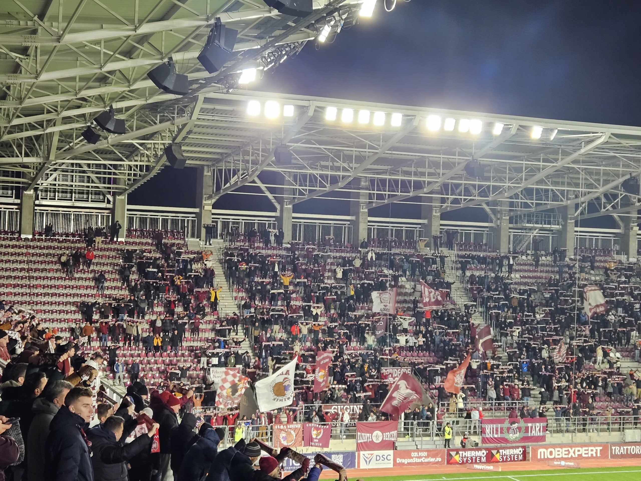 Suporterii Rapidului îl vor demis! Ce au scandat la meciul cu Gloria ...