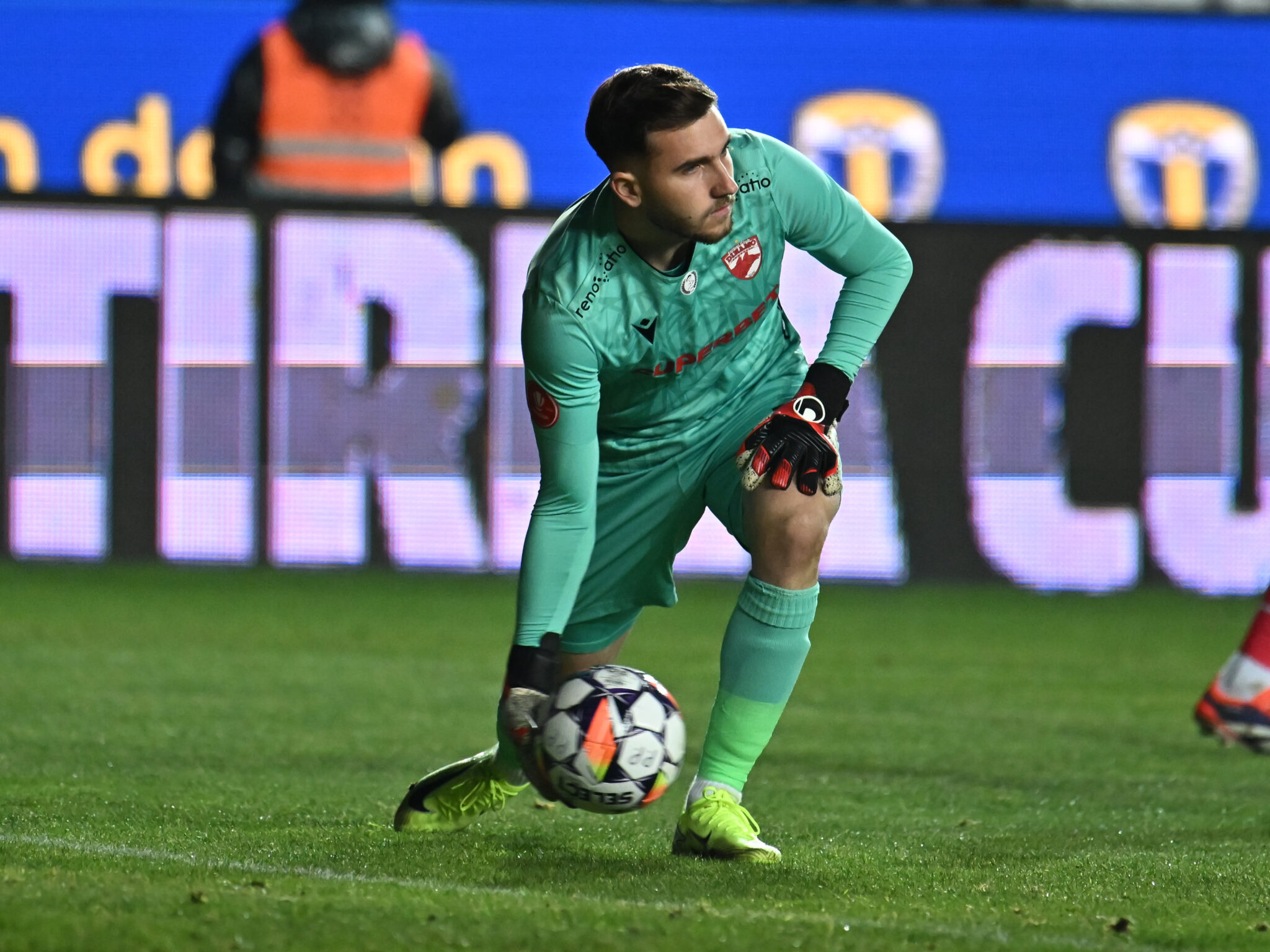 Portarul-revelație al lui Dinamo, salariu mărit cu 60%: cât urmează să ...