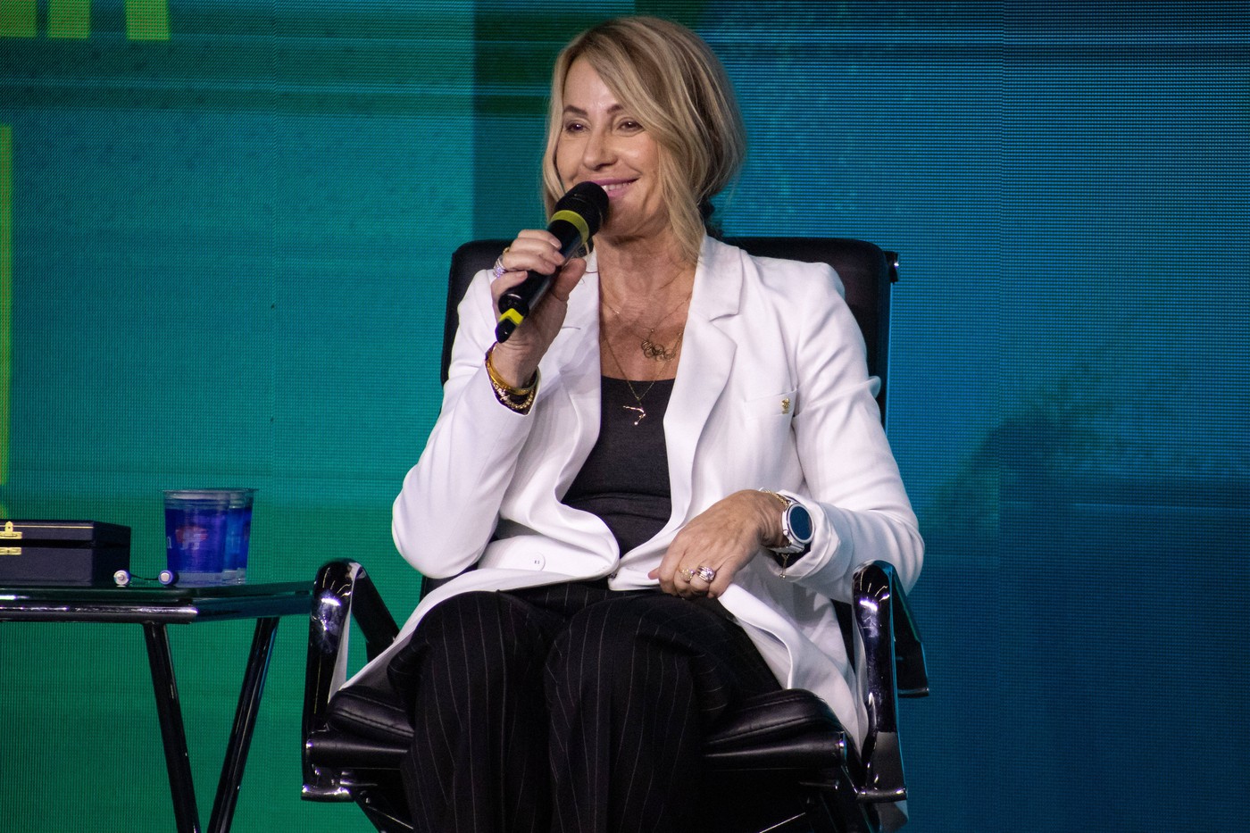 Nadia Comăneci nu i-a uitat pe românii ei dragi nici la intrarea în ...