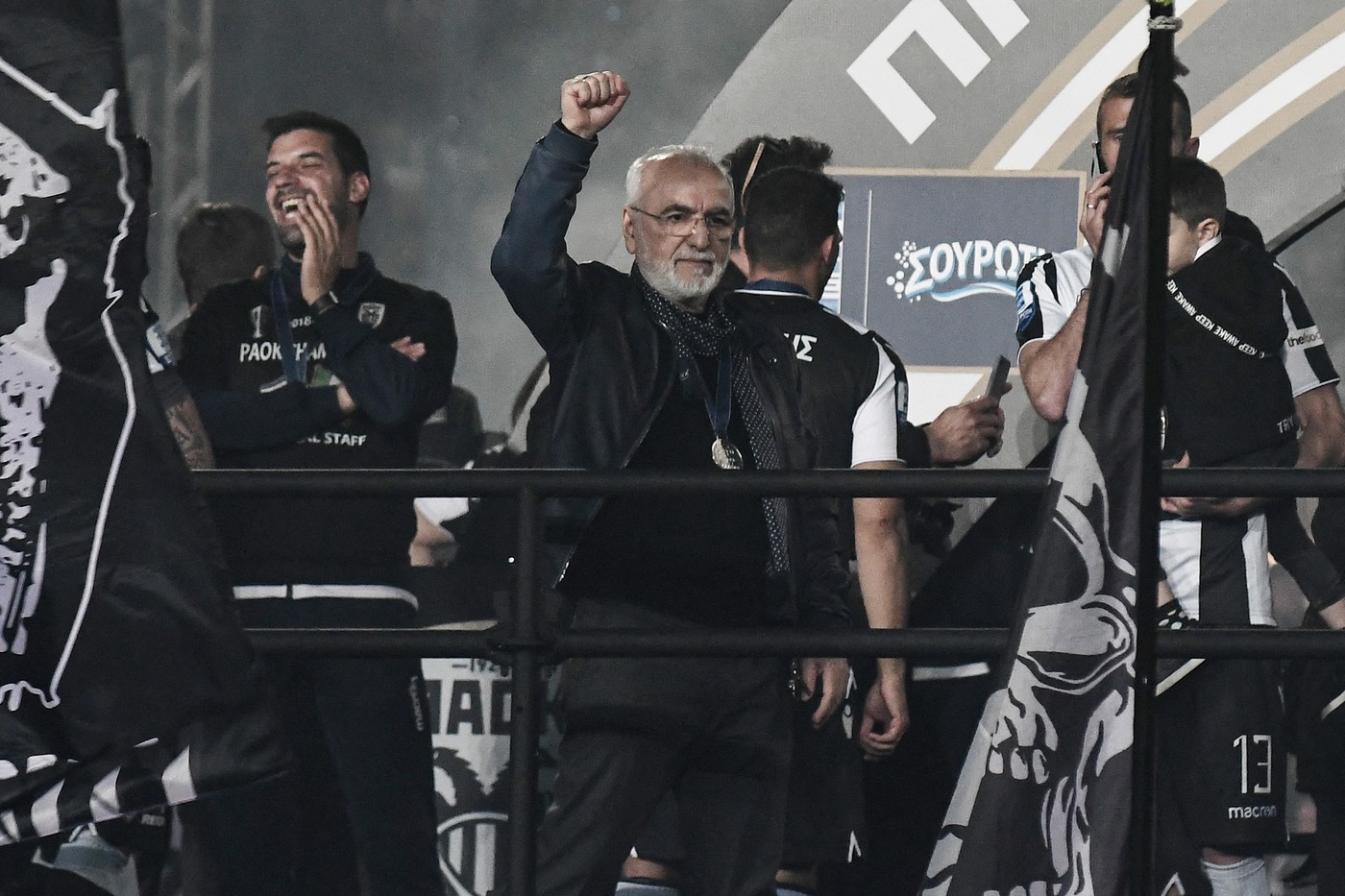 Oligarhul rus Ivan Savvidis, care a intrat cu pistolul pe teren, a ...