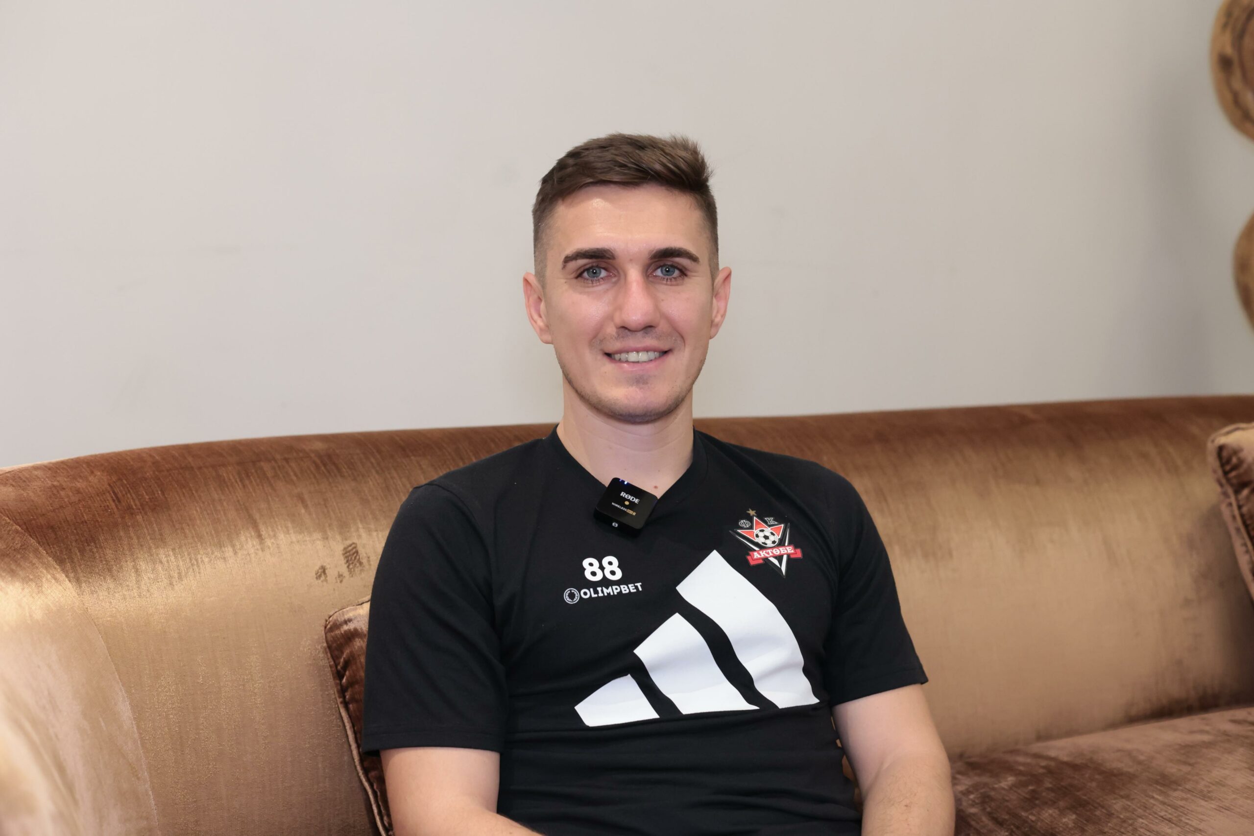 Poveștile singurului român care evoluează în Kazahstan! Bogdan Vătăjelu ...