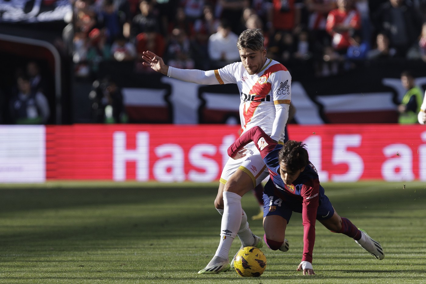 Andrei Rațiu semnează cu FC Barcelona! Catalanii anunță transferul imediat al românului