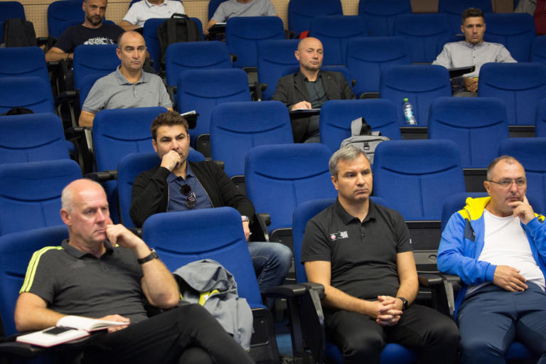 Continuă scandalul dintre FRF și CRSSE Timișoara! Miza celor trei foști internaționali care nu ...