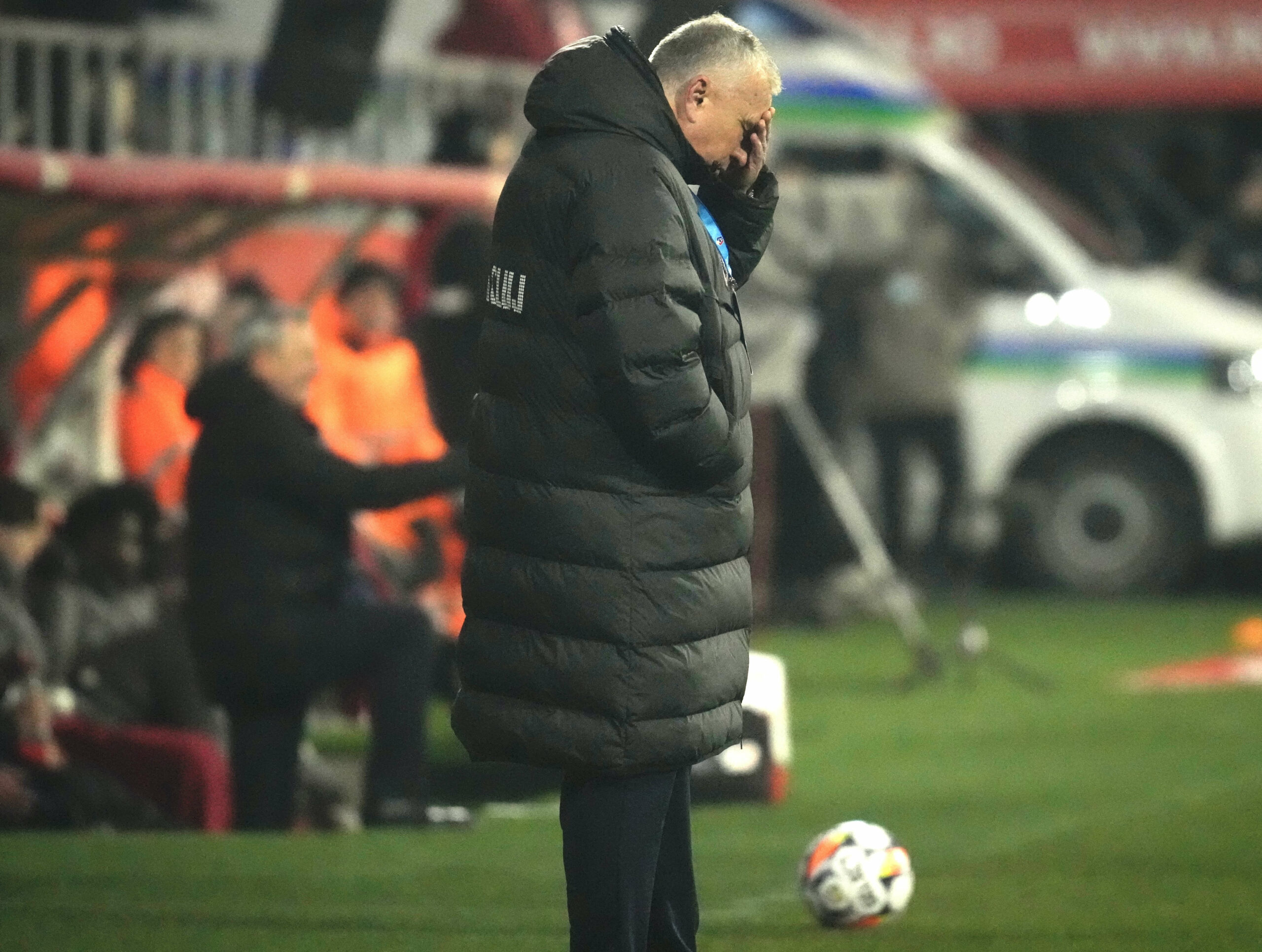 Drama lui Dan Petrescu. Mama lui este în comă