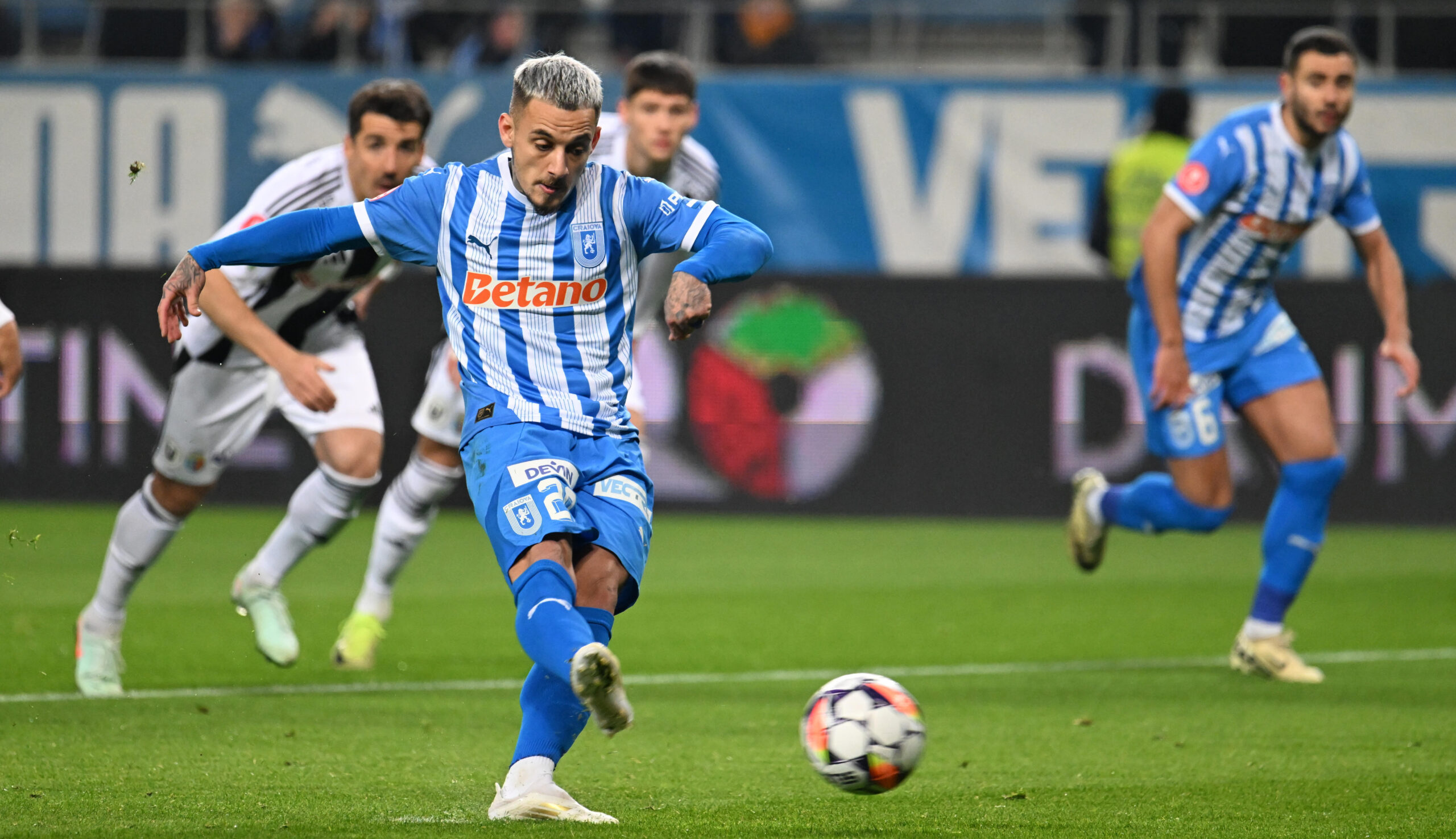 Universitatea Craiova - U Cluj 1-0, în etapa 25 din Superliga. Oltenii ...