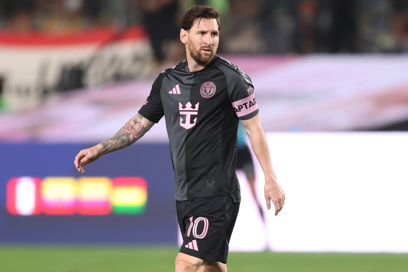 „Autograful lui Leo Messi e fals!”. Scandal cu semnătura de pe un card ...