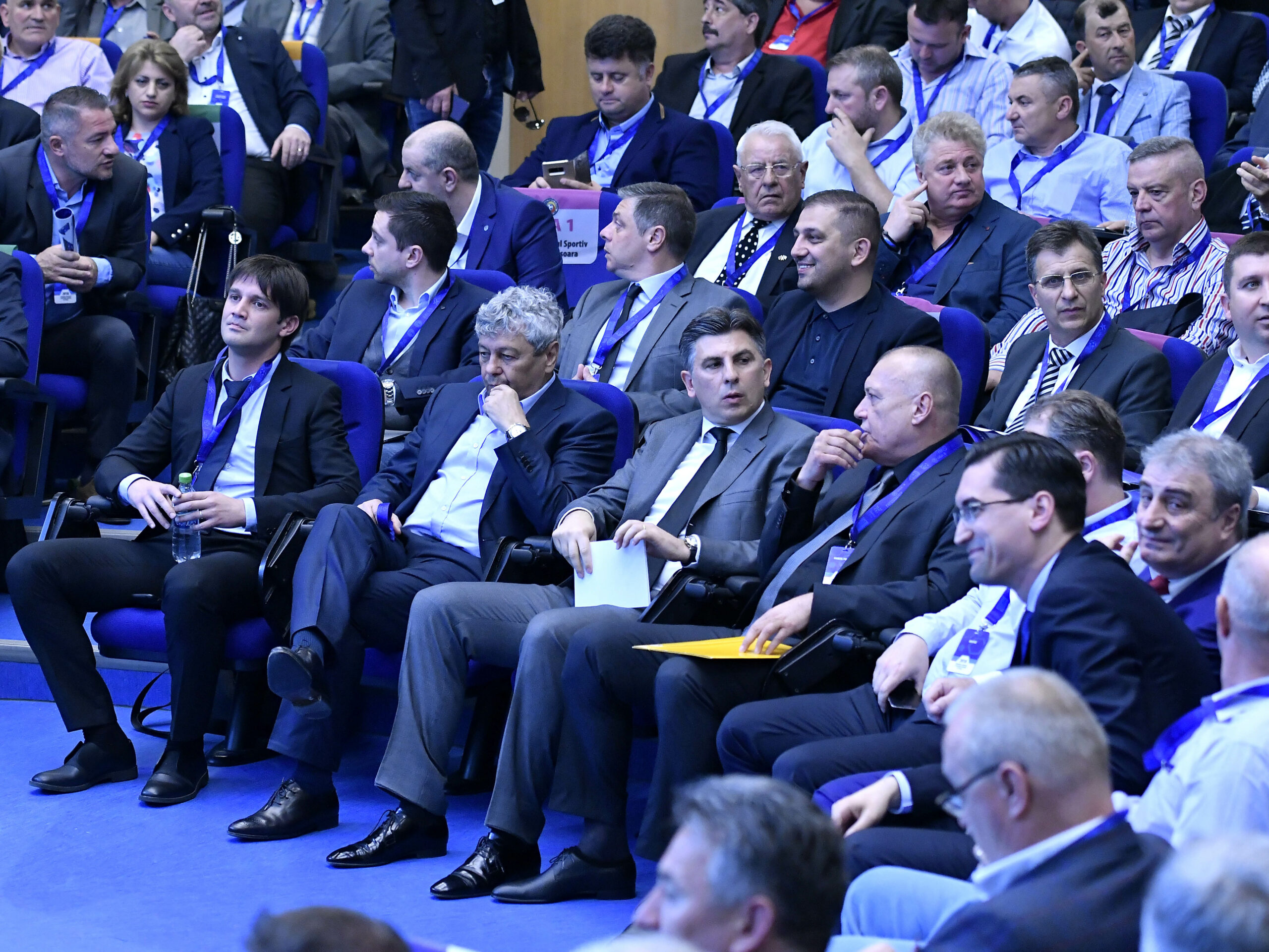 „Din toată măreția, am ajuns într-un loc cu wc în curte. Toți se duceau ...