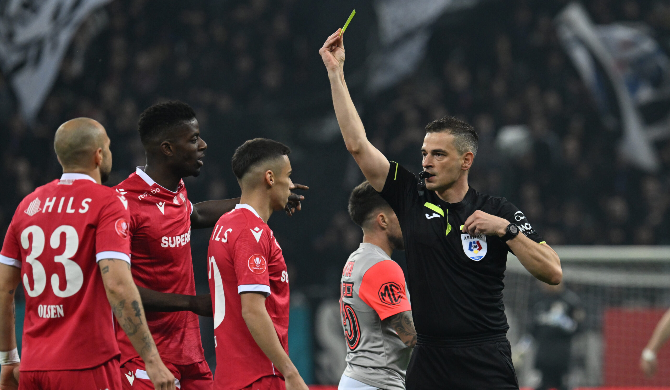 Florin Andrei a scos imediat cartonașul roșu în Dinamo - FCSB 1-2, după ...