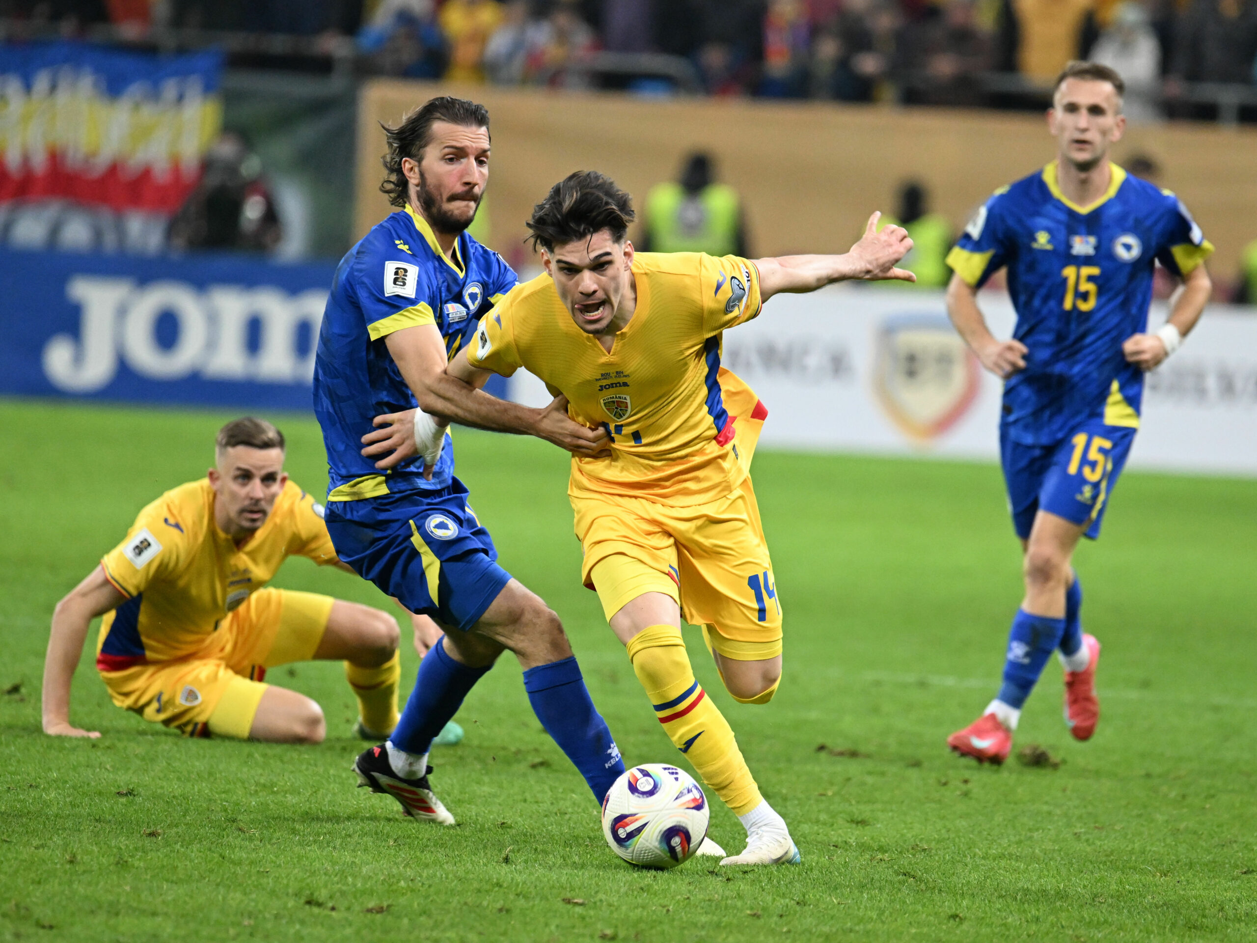 Reacția lui Ianis Hagi despre faza în care arbitrul Danny Makkelie nu a dat penalty în România ...