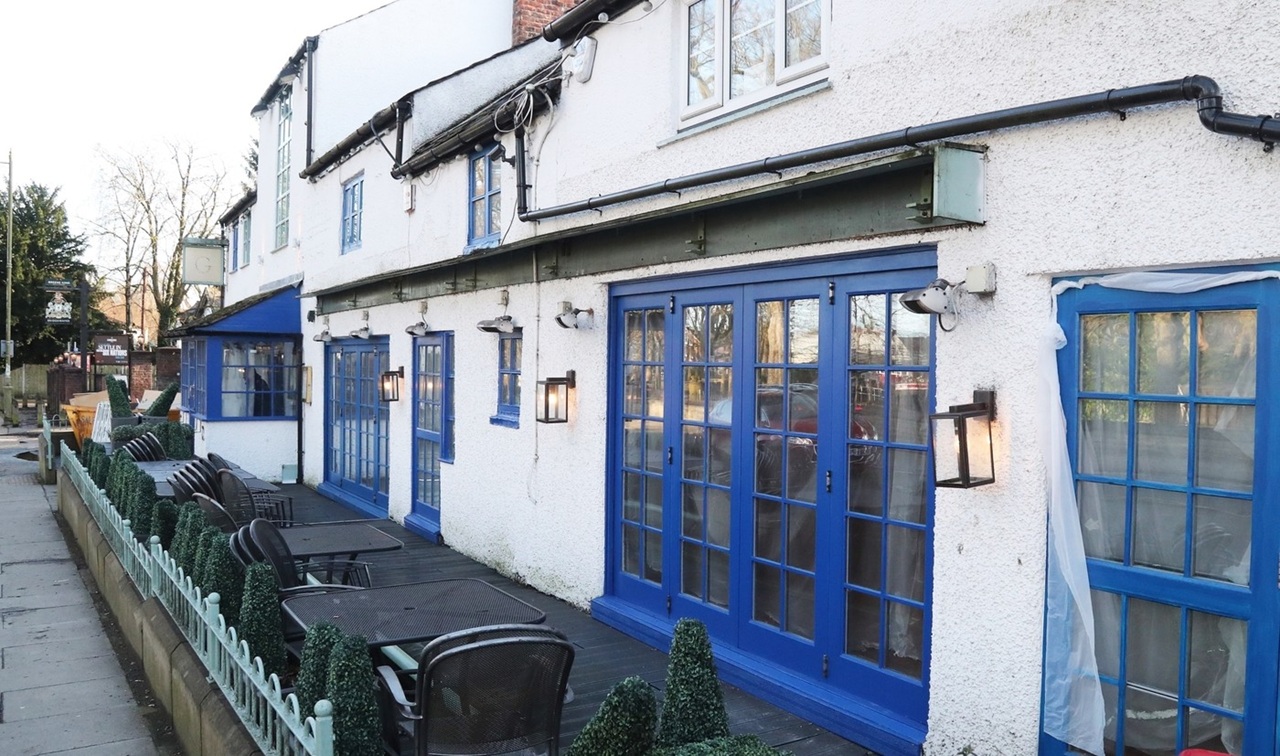 S-a închis restaurantul celebrului milionar din fotbal. Avea datorii de ...