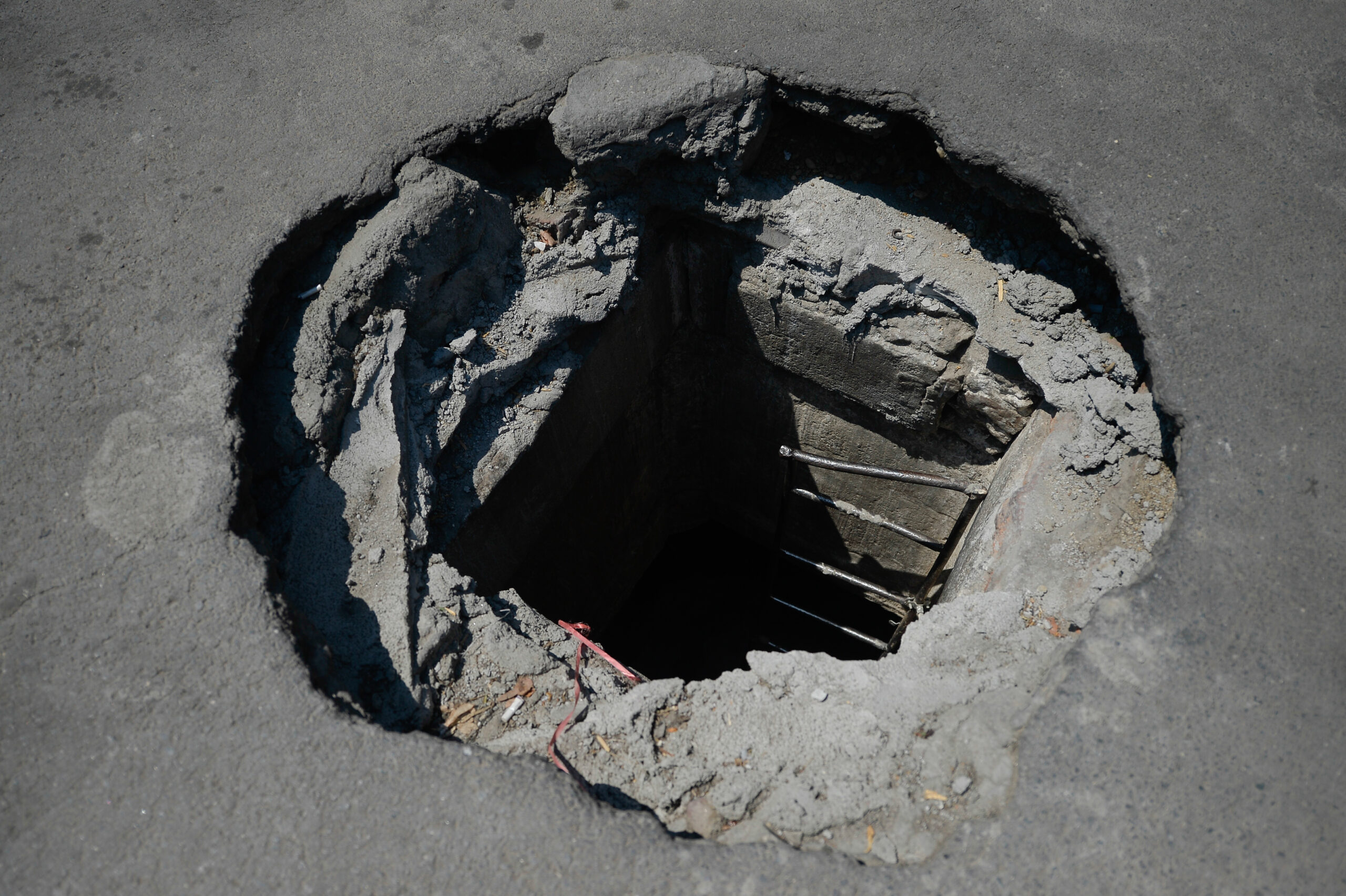 Ce a pățit un milionar celebru pe o stradă dintr-un oraş controversat ...