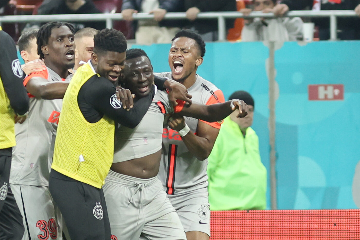 Un singur fotbalist l-a înfuriat pe Gigi Becali, după prima repriză din ...