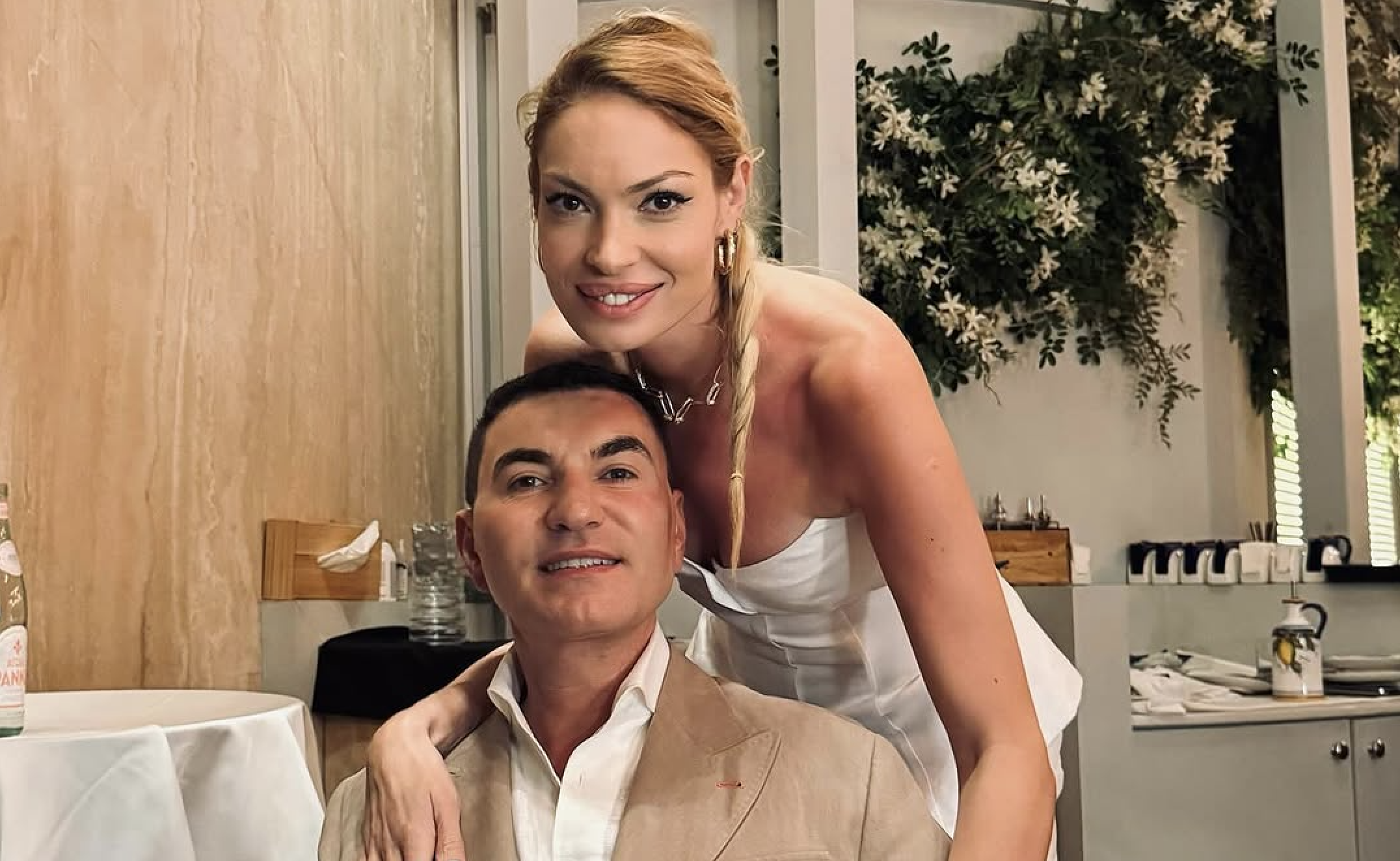 Imagine virală cu 7 dintre cei 9 moştenitori ai imperiului de peste 100 ...