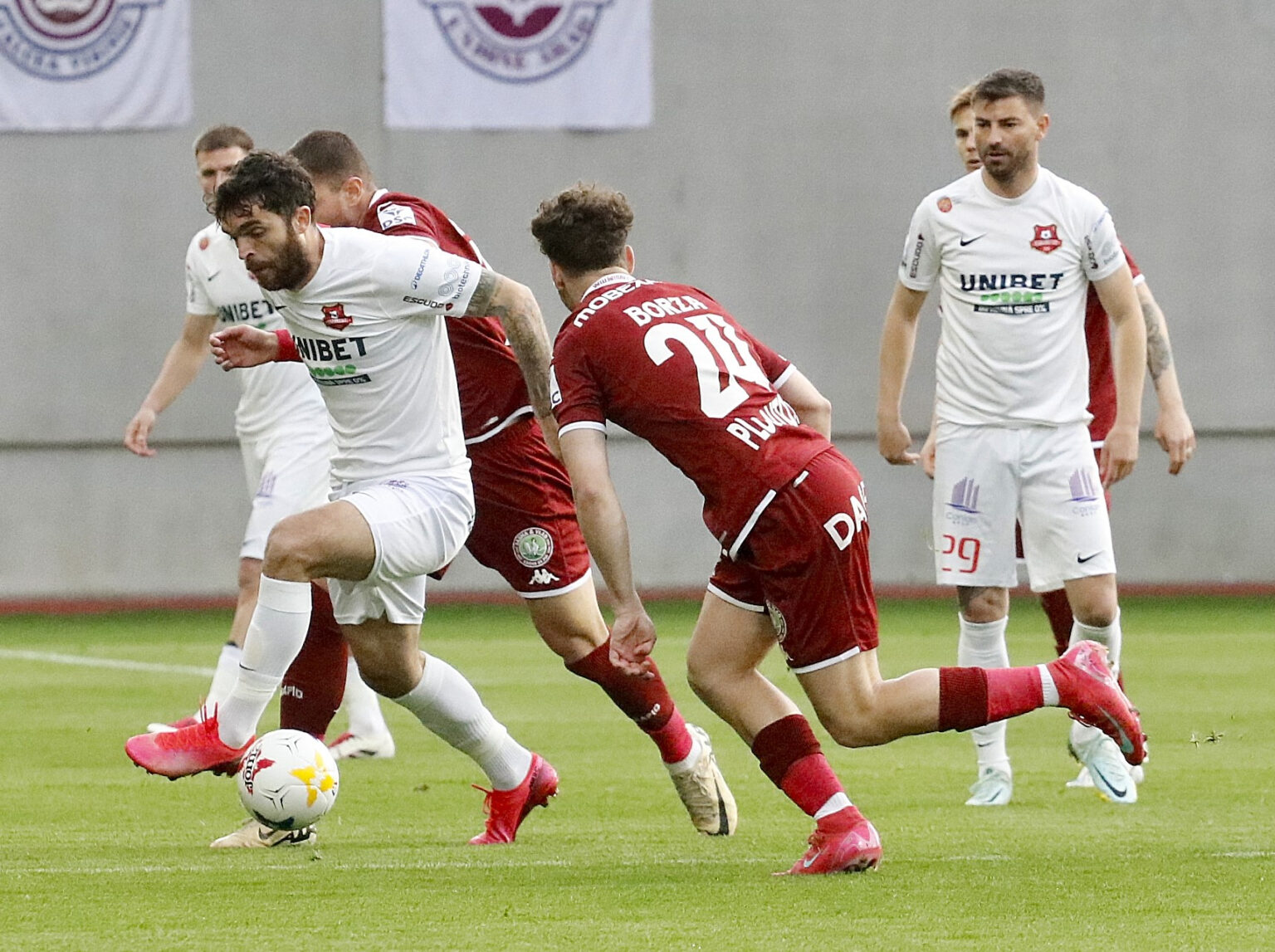 Adio, trofeu și glorie în Giulești, prin plânsul vișiniu al unui băiat ...