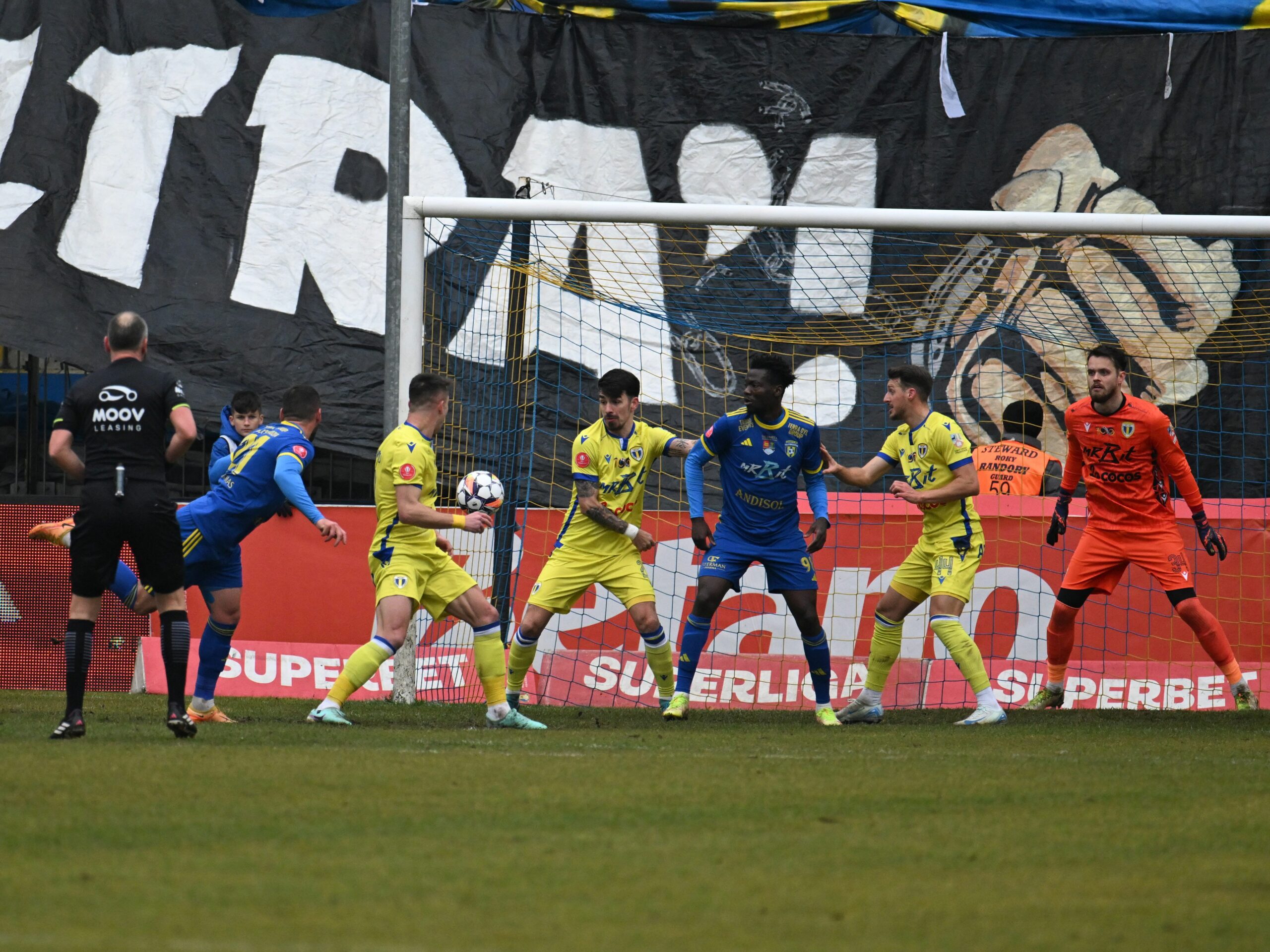 A fost adus cu surle și trâmbițe, dar pleacă după mai puțin de un an ...