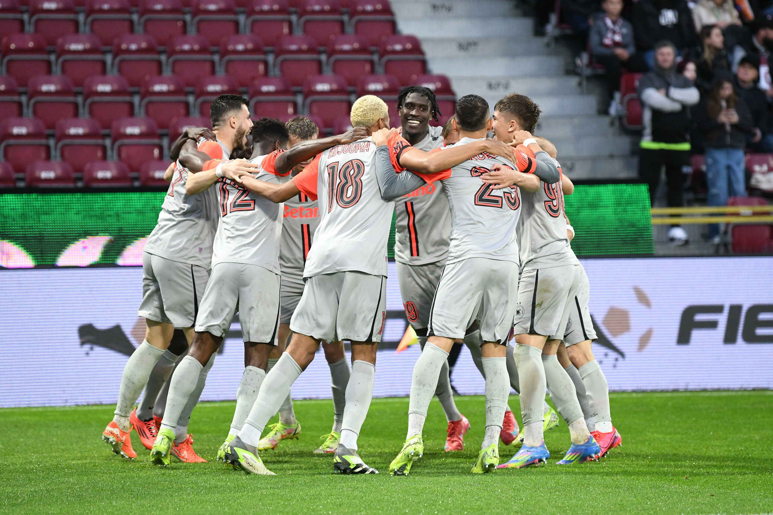 Ce Dream-Team a făcut Gigi Becali la FCSB. Transferul lui Dennis ...