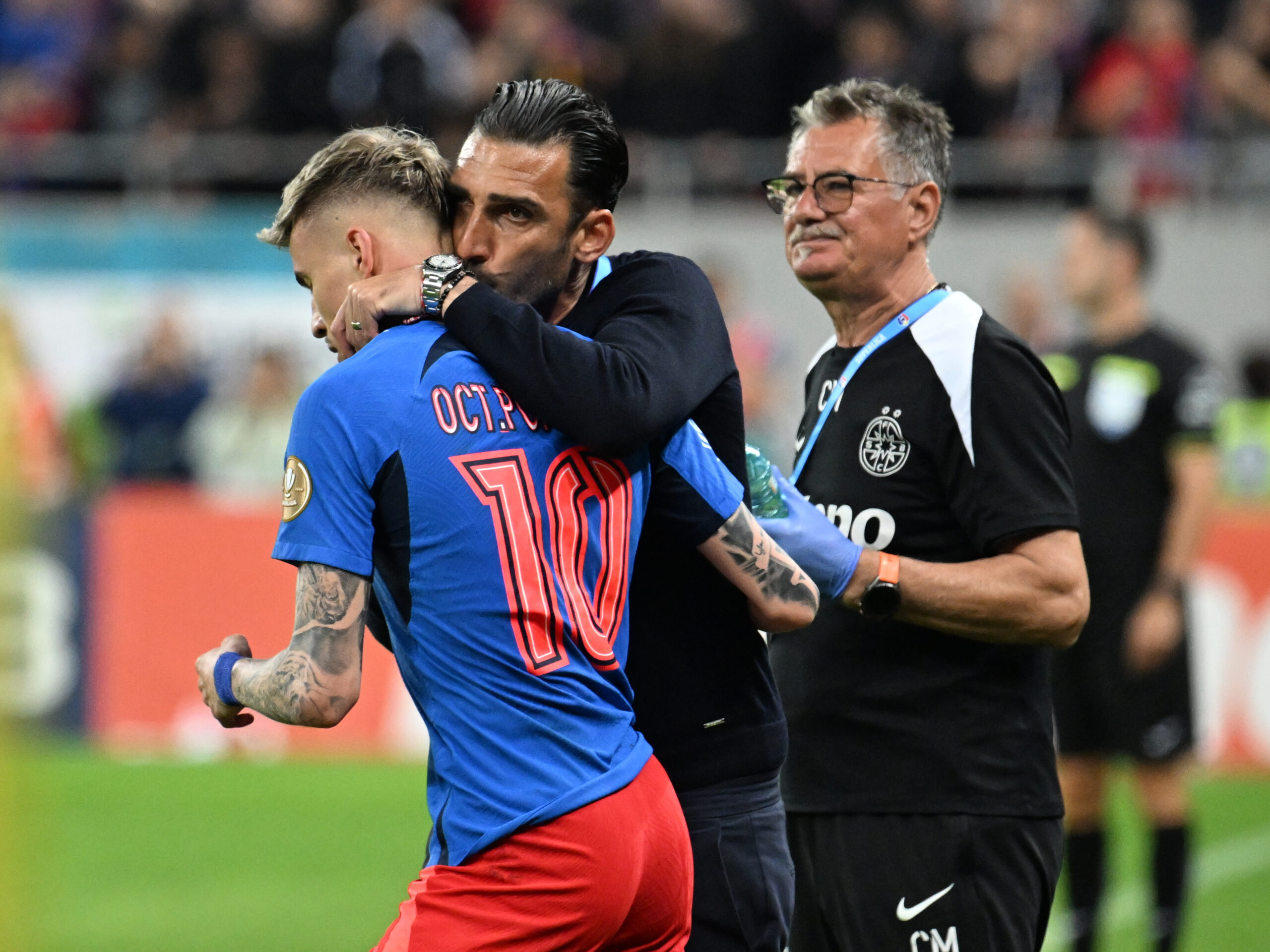 Ce n-ai văzut la TV în FCSB - Dinamo 3-1. Elias Charalambous, dat pe spate! Gestul antrenorului ...