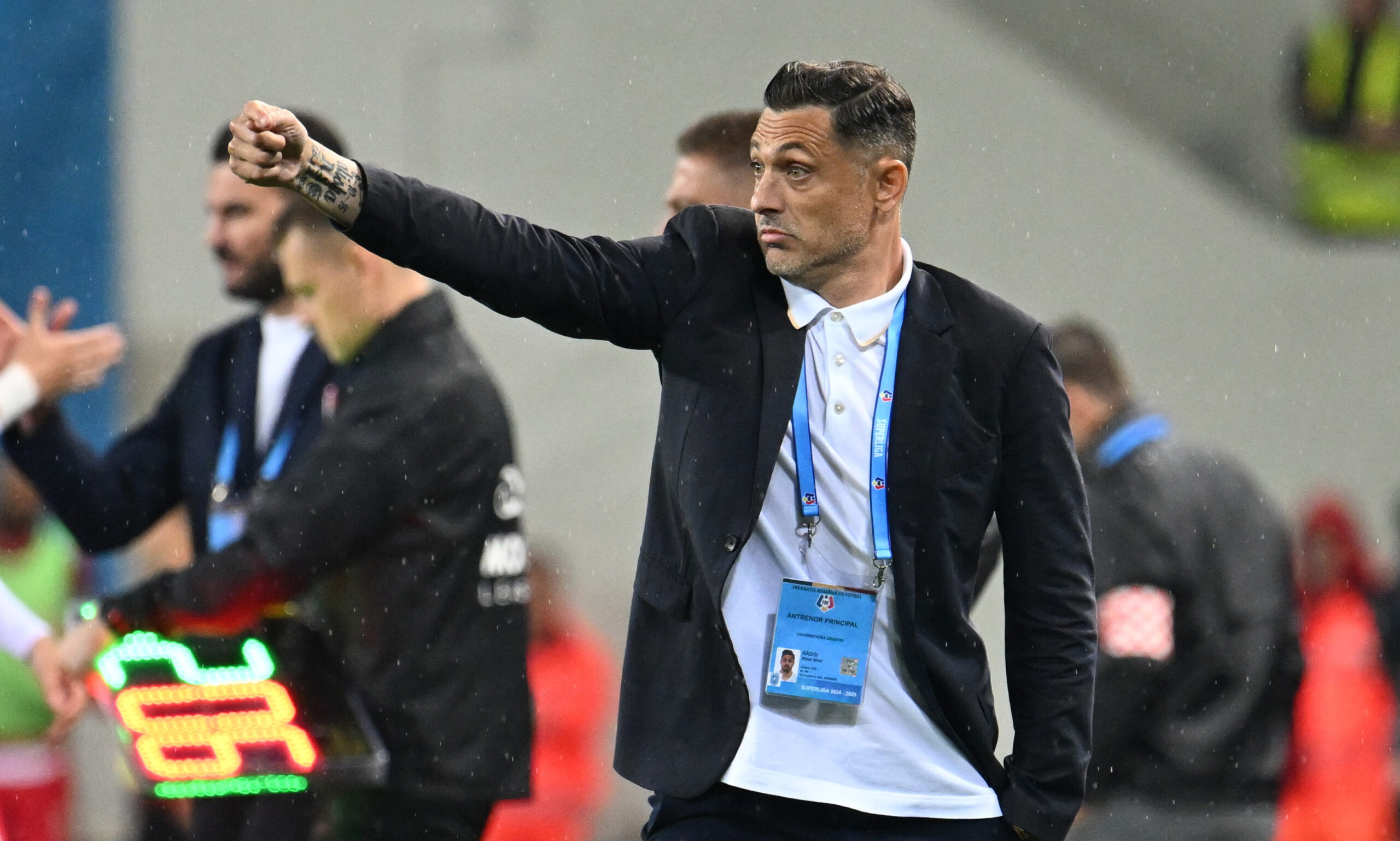 Incredibil la ce s-a ajuns între Panduru și Rădoi. Prietenii sunt la ...