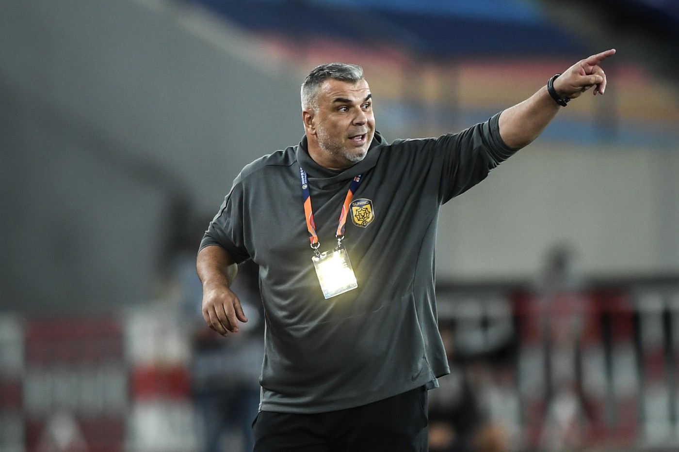 Lovitura care-l zdruncină serios pe Cosmin Olăroiu! A semnat contractul ...