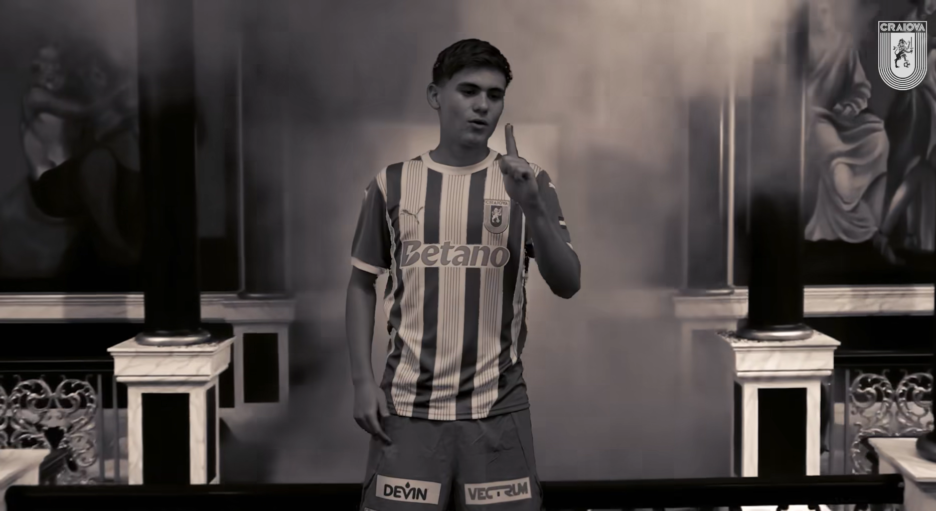 Starul Armatei, prezentat ca un mafiot în Bănie! Transferul lui David ...