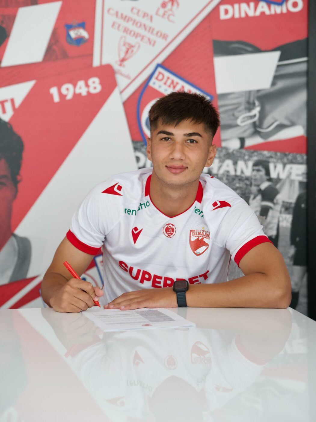 Alexandru Musi este „câine roșu”! Fostul jucător de la FCSB, prezentat ...