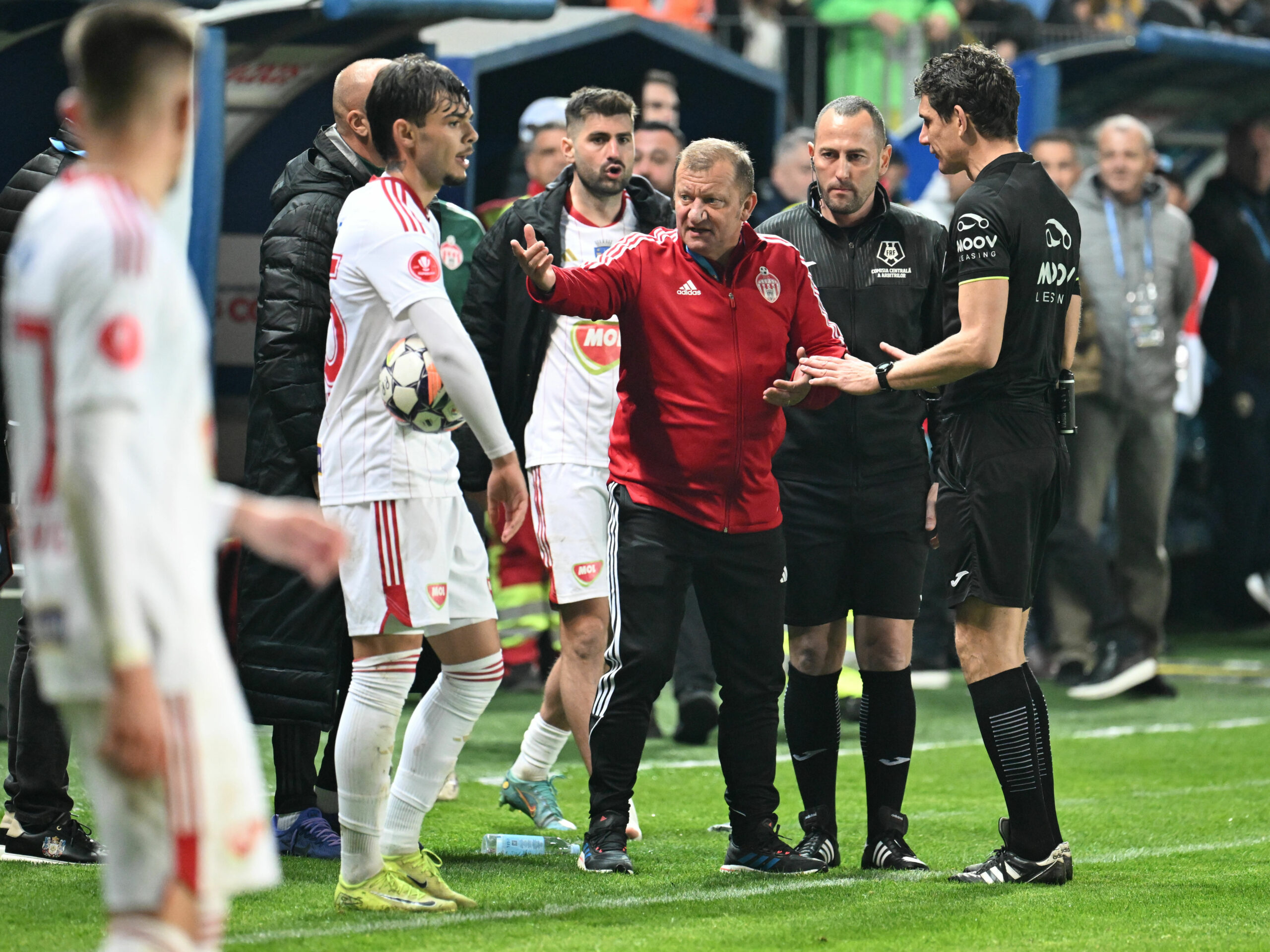 Dorinel Munteanu e aproape să revină. La 57 de ani, "Neamțul" e în negocieri: "Există contacte"