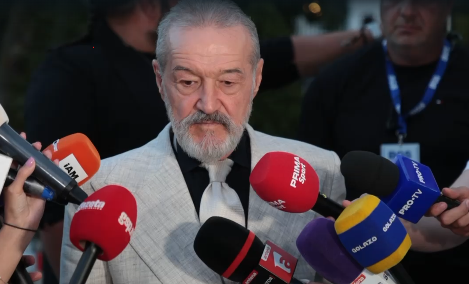 Gigi Becali l-a ofertat pe Ianis Hagi la nunta Kirei: „Uşa e deschisă. Doar bați şi intri”