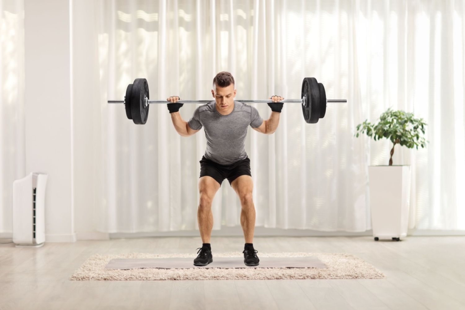Antrenamente cu haltera: top 10 exerciții pentru forță și tonifiere