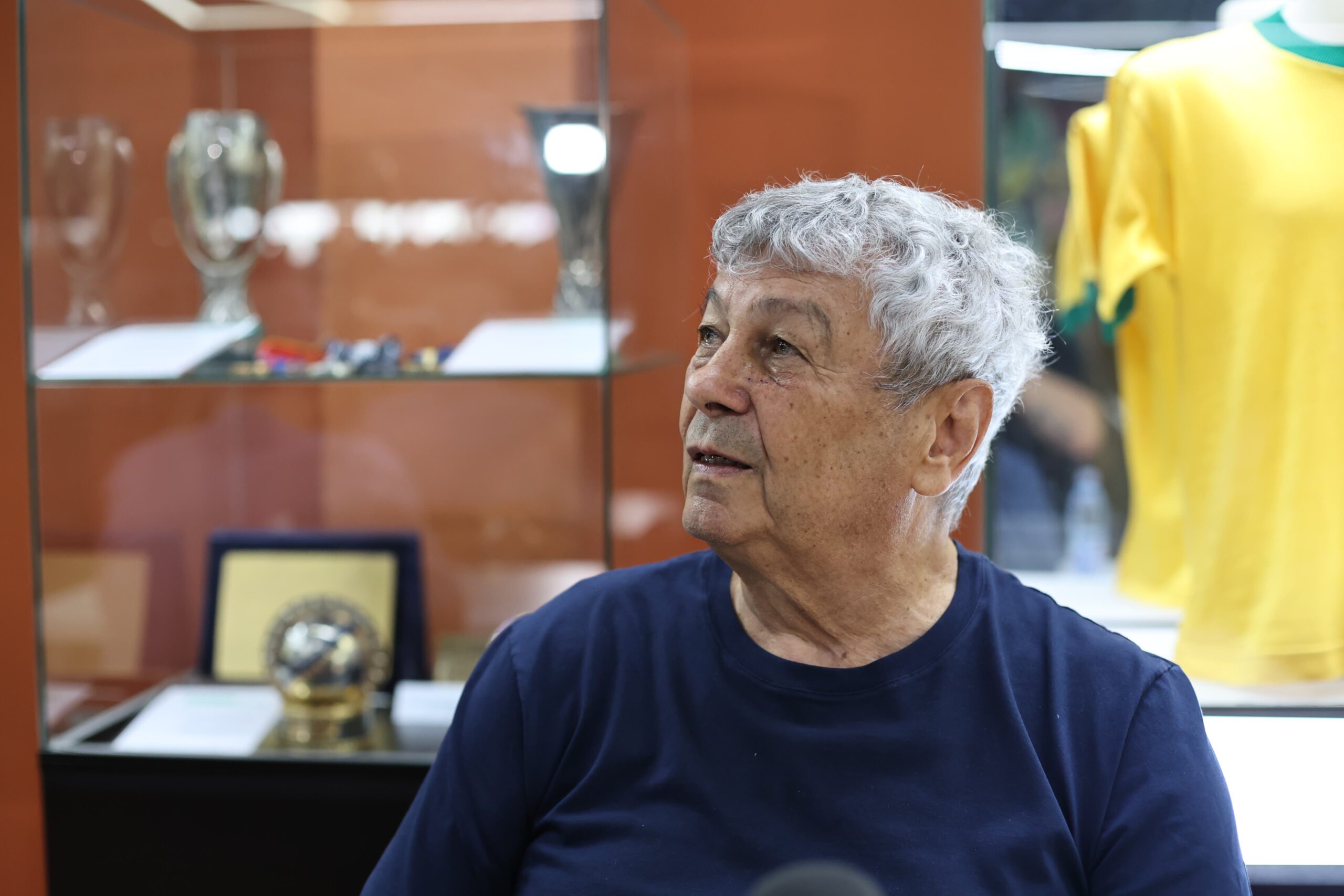 Cum a făcut Mircea Lucescu primii bani. La vremea aceea nici nu ...