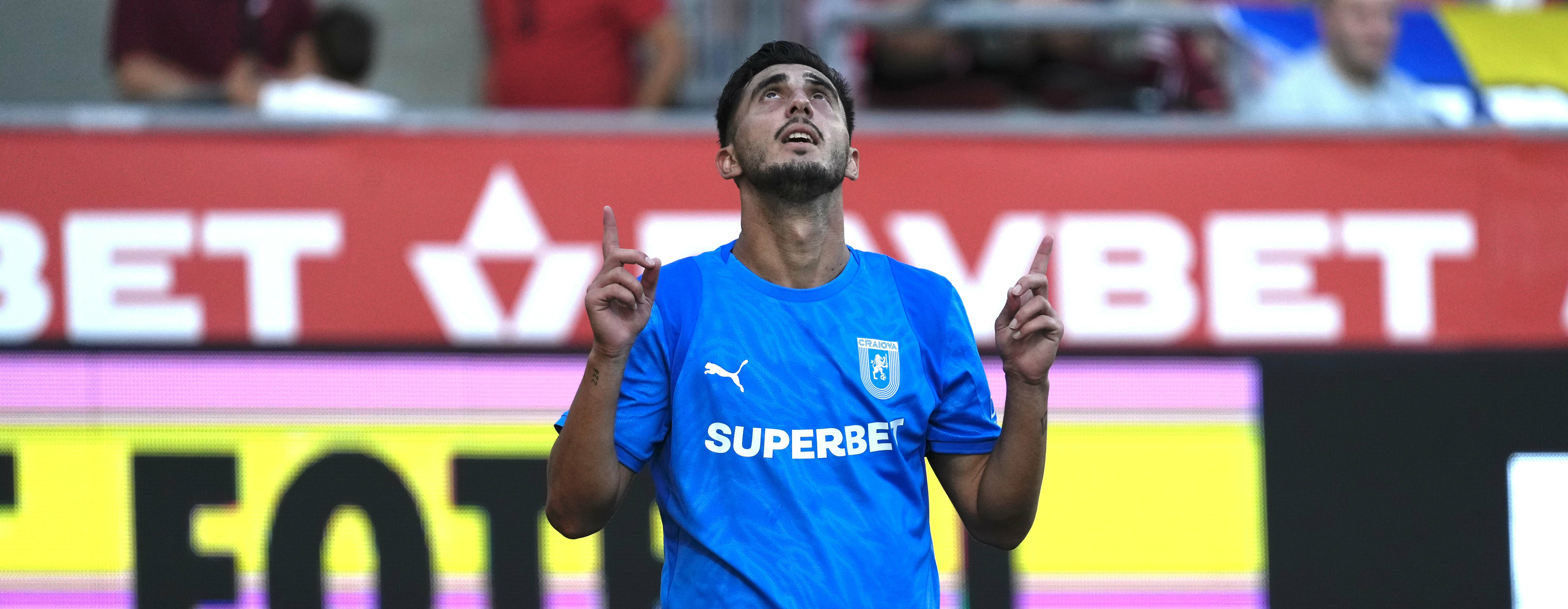 Dorit de fostul său antrenor de la Craiova, Marinos Ouzounidis, la Aris ...