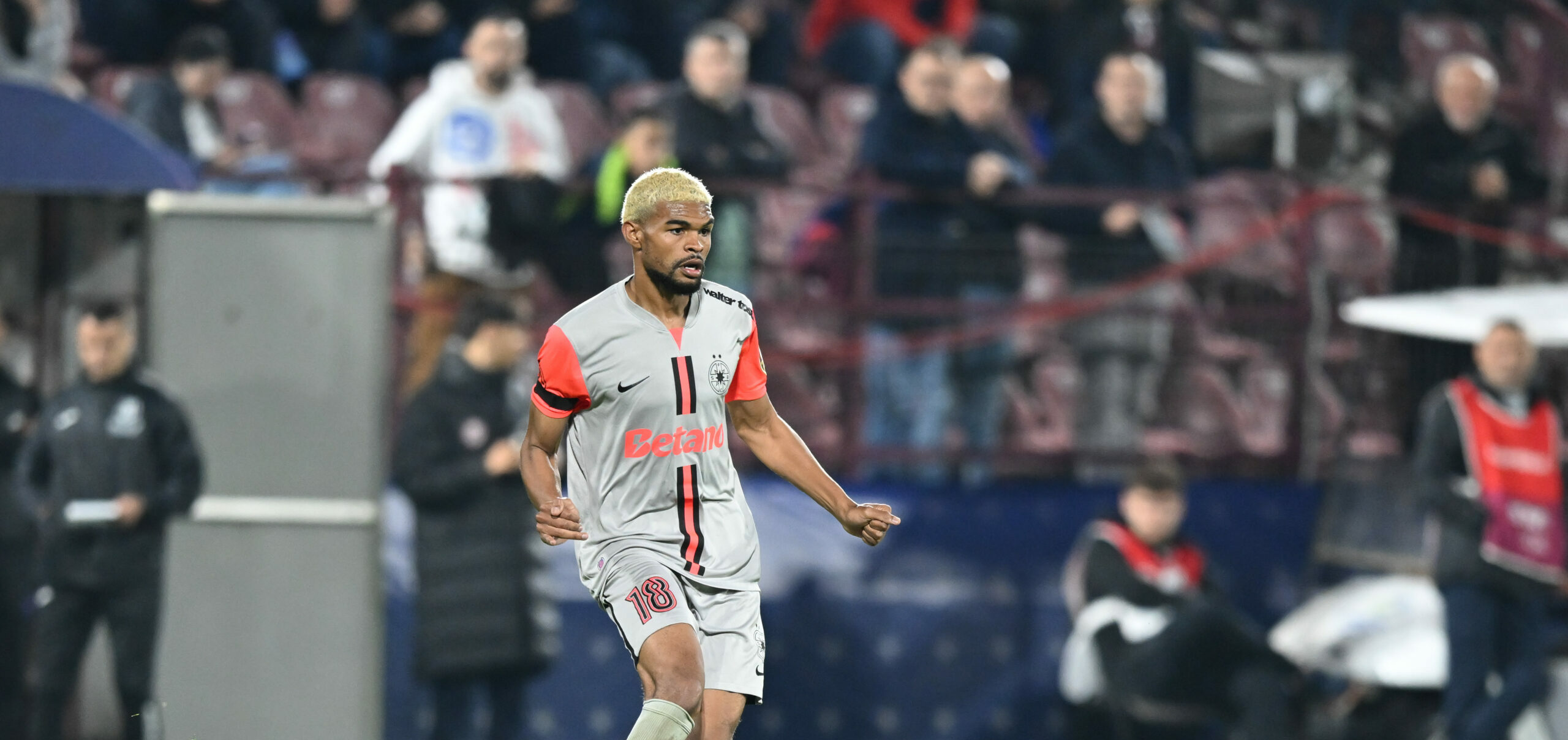 Edjouma urmează să semneze astăzi cu CFR. „Cal troian” sau transfer ...