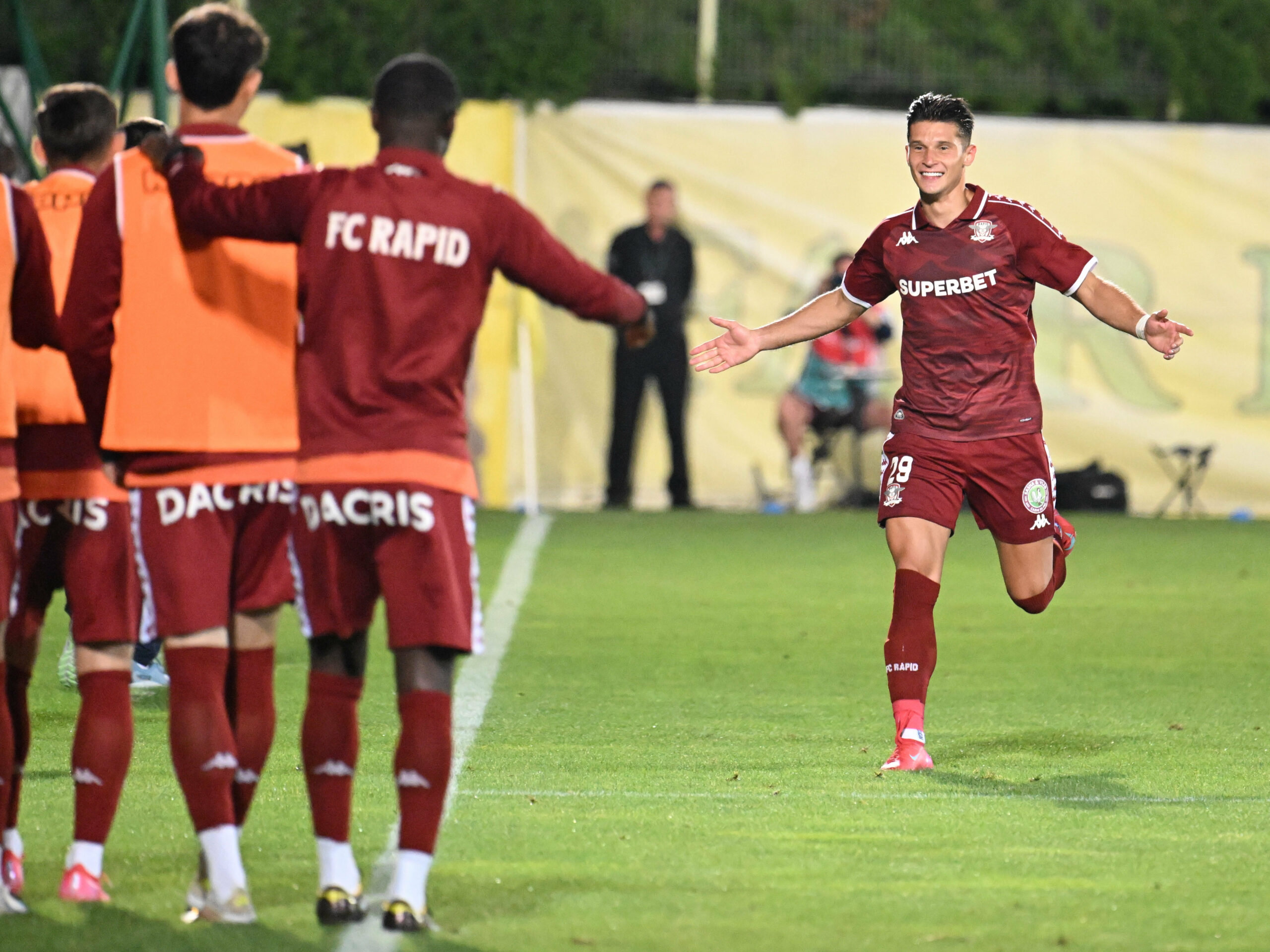 Fericirea Rapidului are chipul lui Alex Dobre! Cronică de Gabriel ...