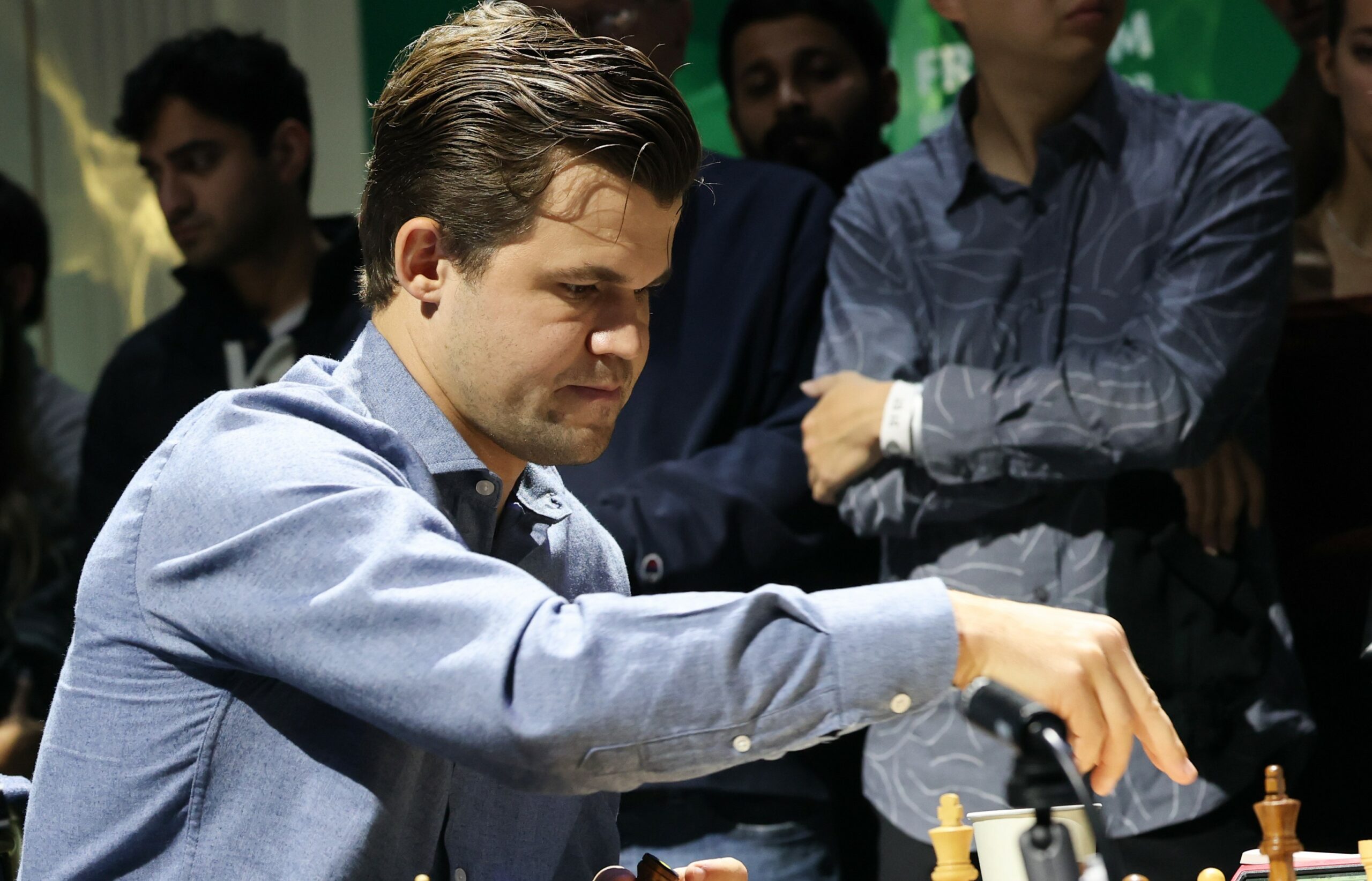 Magnus Carlsen l-a distrus pe ChatGPT într-o partidă de șah: „Mă predau!”