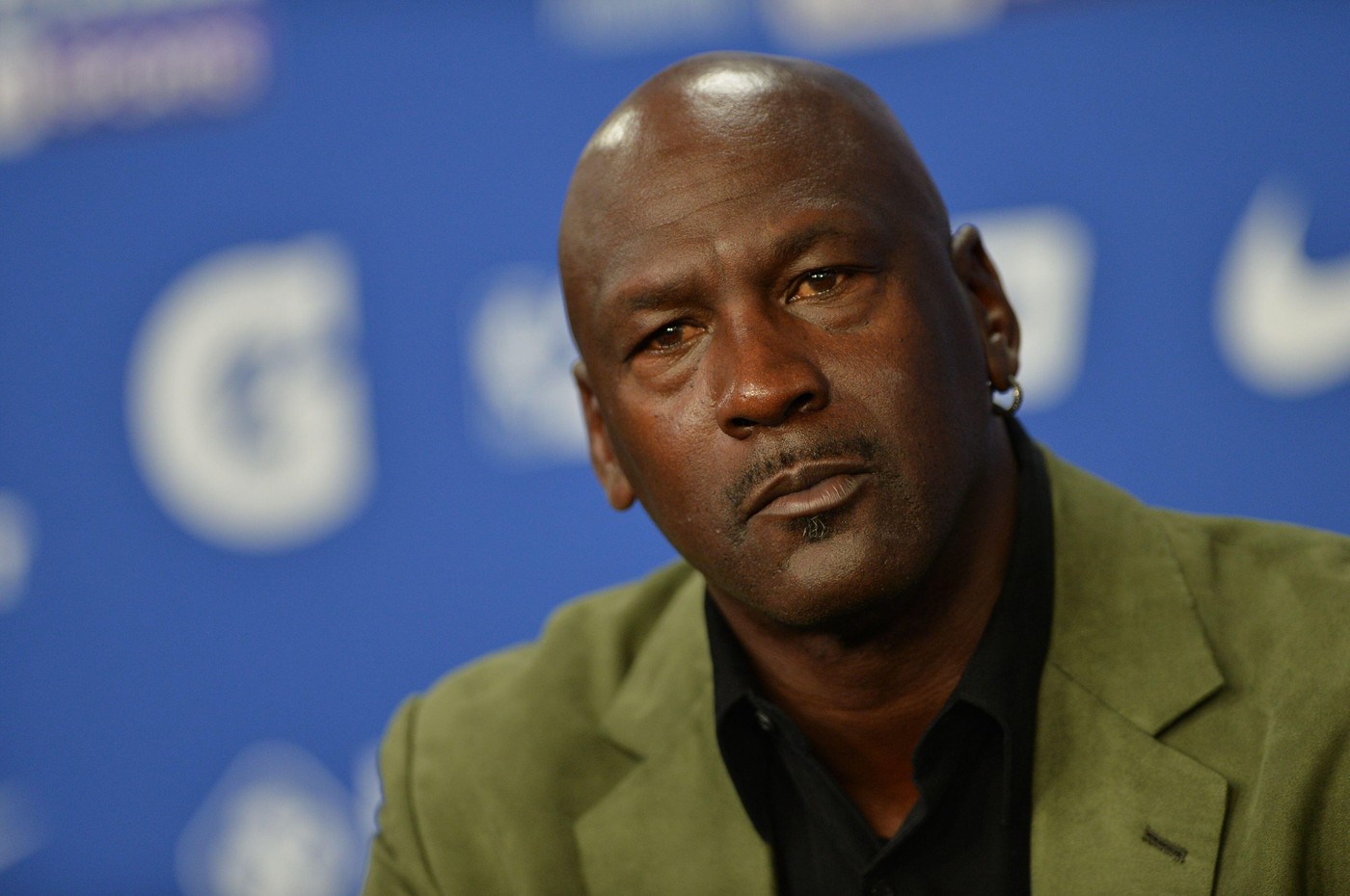 Michael Jordan i-a pus pe fiul său şi pe prietenul lui să spele 37 de maşini pentru că au mințit ...