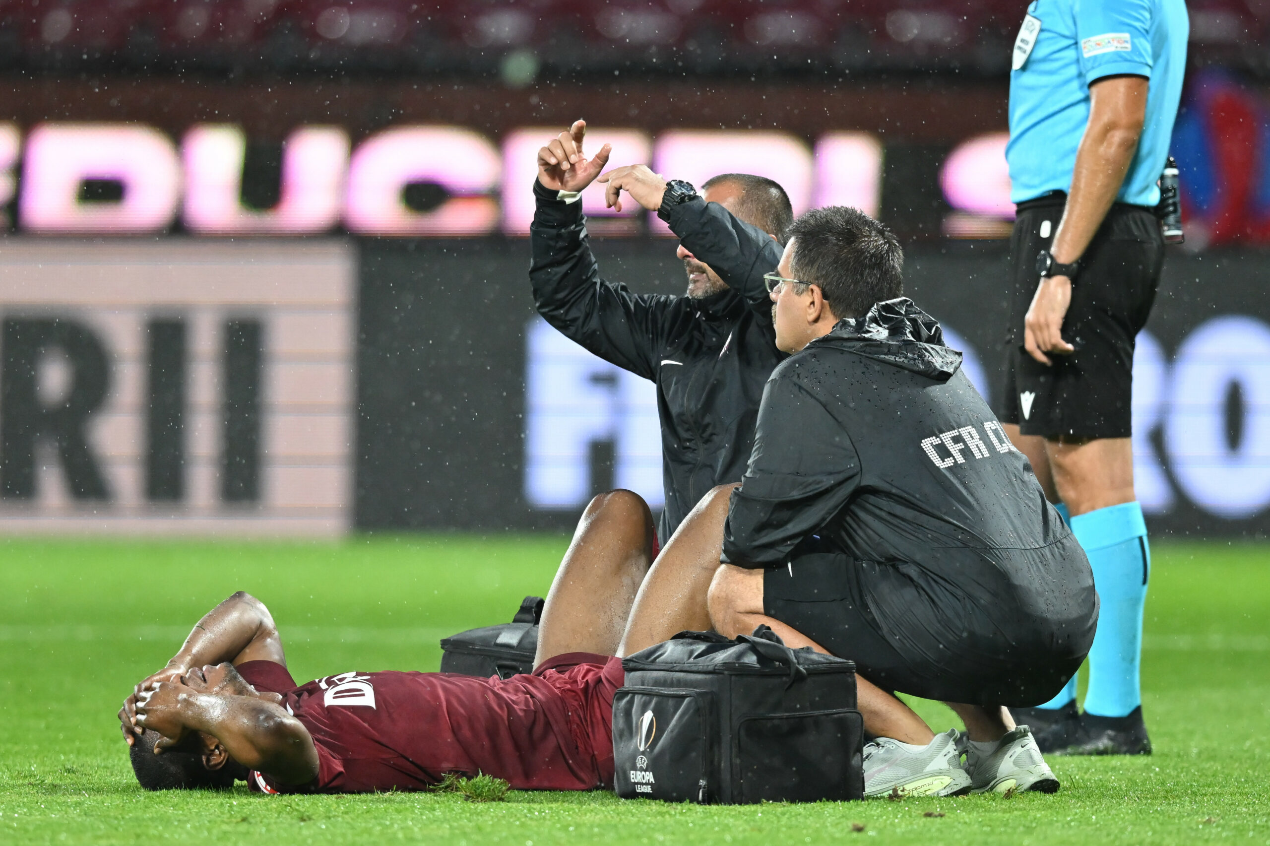 Mohammed Kamara s-a rupt în meciul CFR Cluj - Paksi și diagnosticul e ...