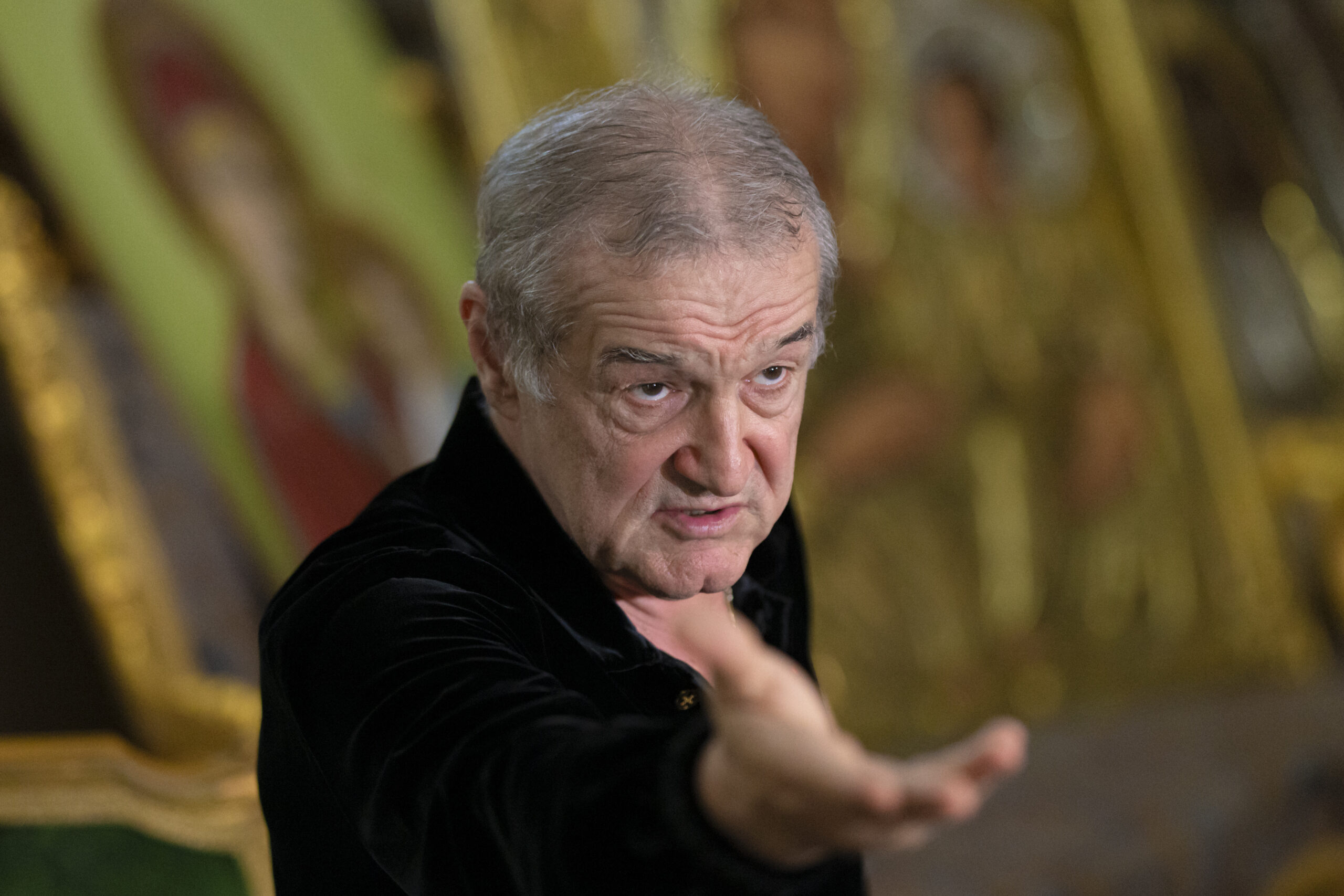 „N-are carte multă, dar e băiat deştept”. I-a făcut caracterizarea lui ...