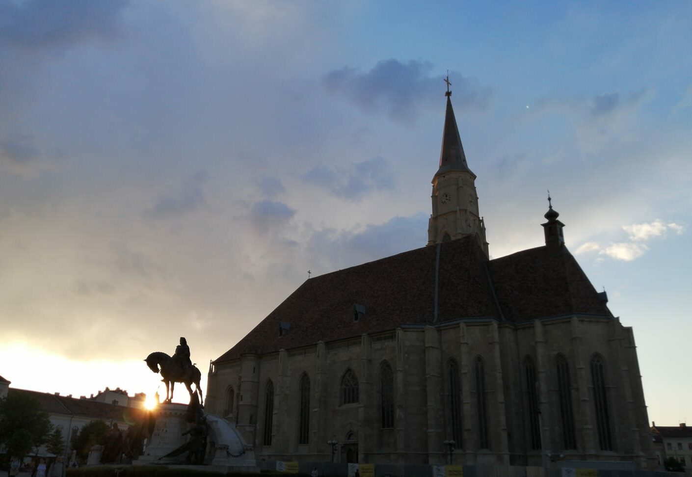 Ungurii agită atmosfera înaintea meciului de la Cluj Napoca dintre CFR ...