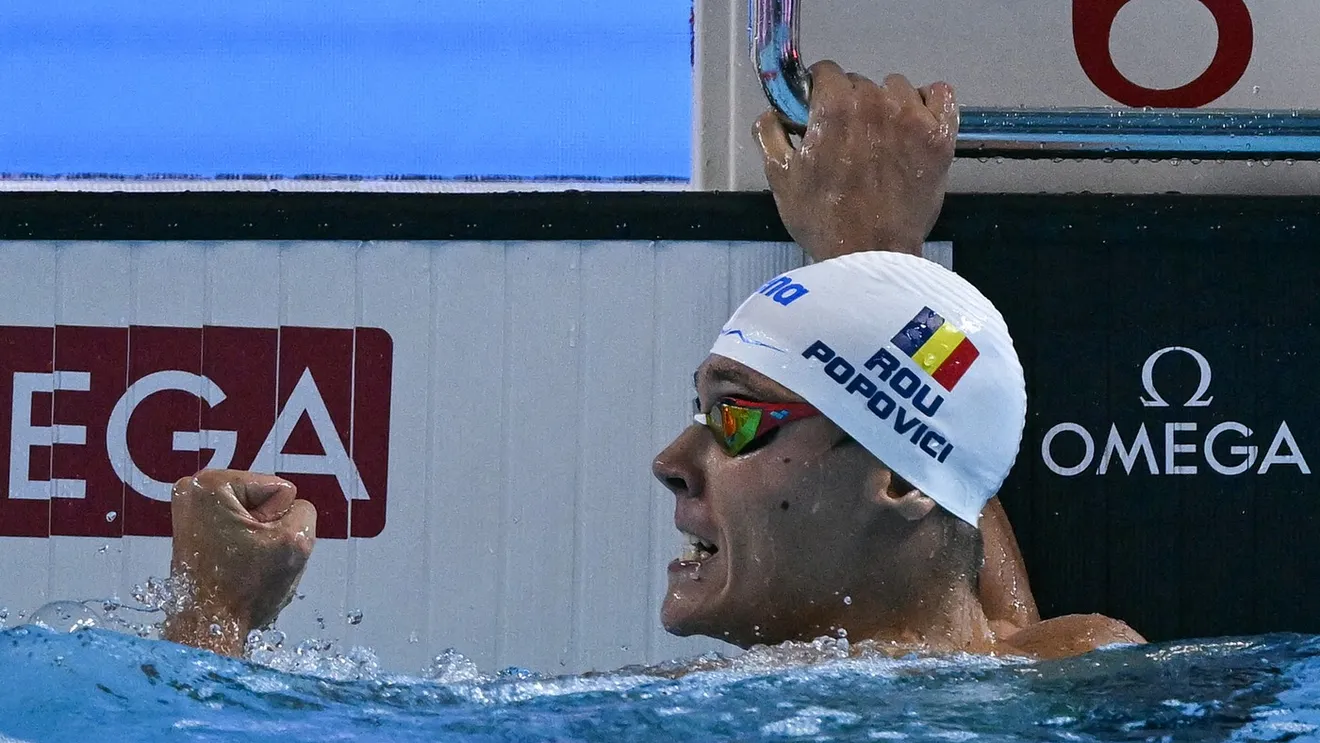 Bani cu imaginea lui David Popovici. Cât a ajuns să coste o cască de ...