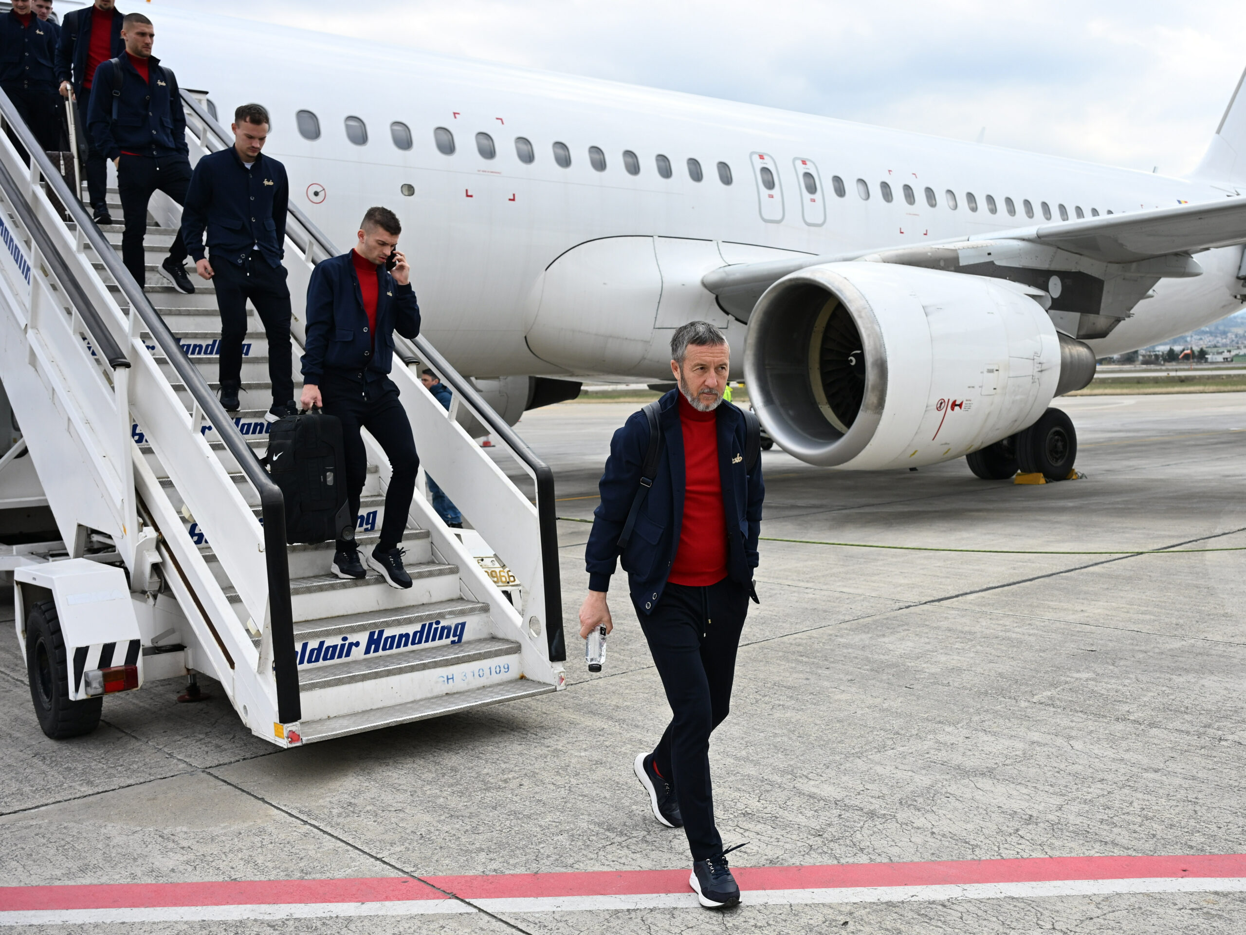 Lux și opulență pentru fotbaliștii FCSB în zborul spre Scoția: „Lounge ...