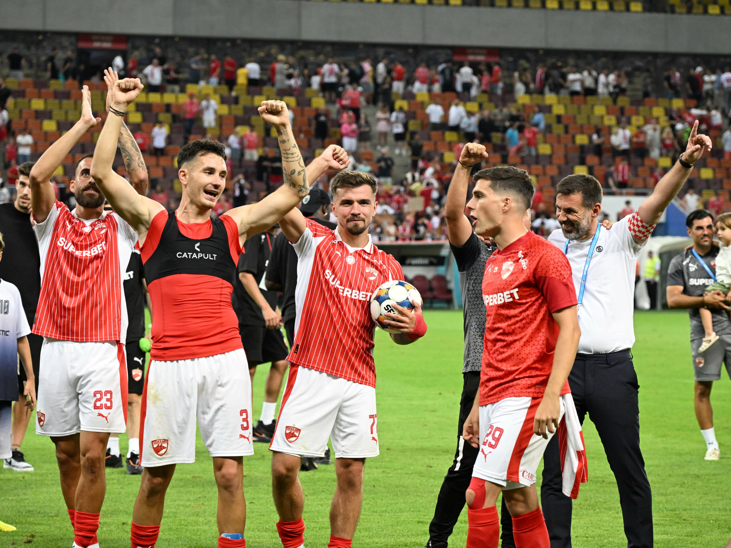 Prime de 500.000 de euro pentru fotbaliştii lui Dinamo dacă vor câştiga ...