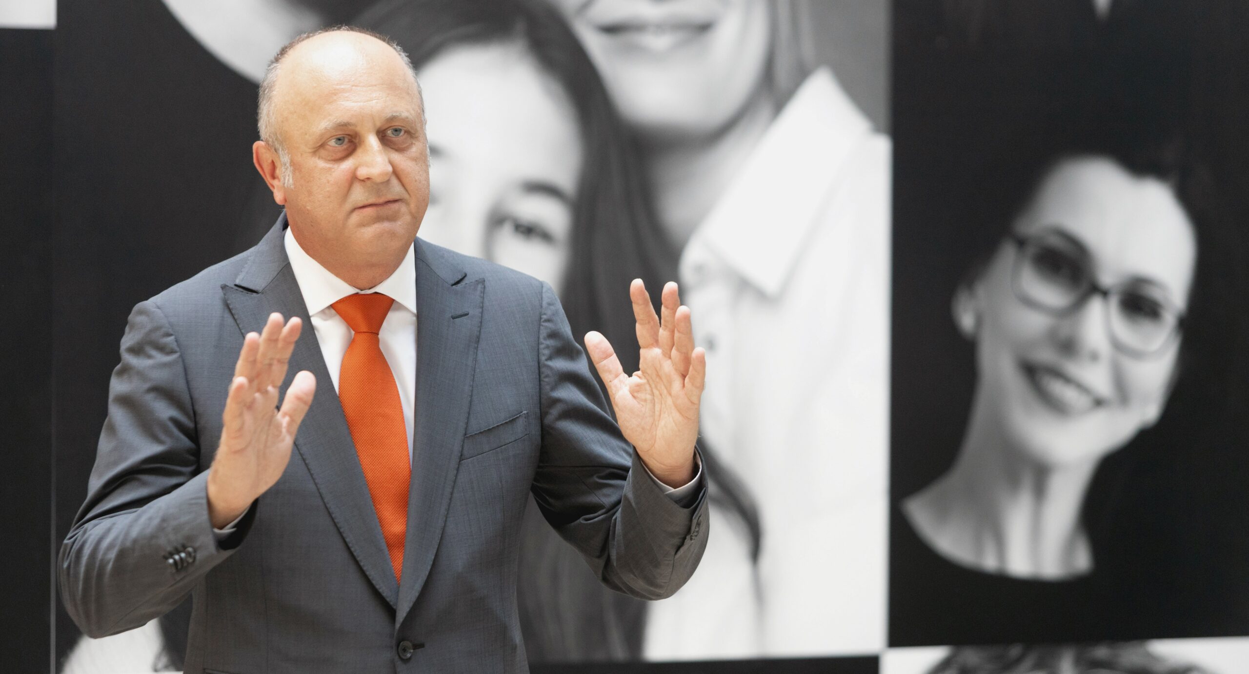 Dan Şucu a băgat bani într-o fostă abație veche de 1.000 de ani, care a ...